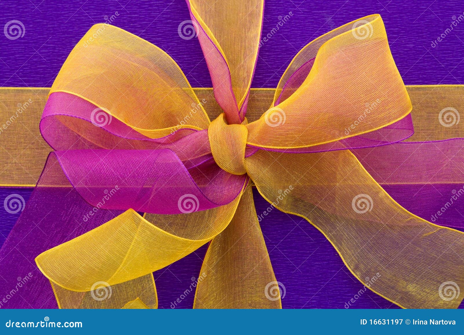 Lilac Gift Box with Ribbon Bow Stock Image - Image of party, greeting ...
