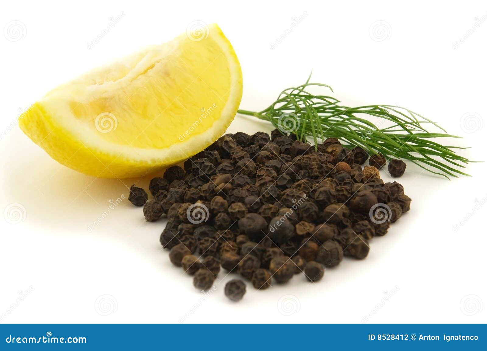 Limón con pimienta negra foto de archivo. Imagen de travieso - 8528412