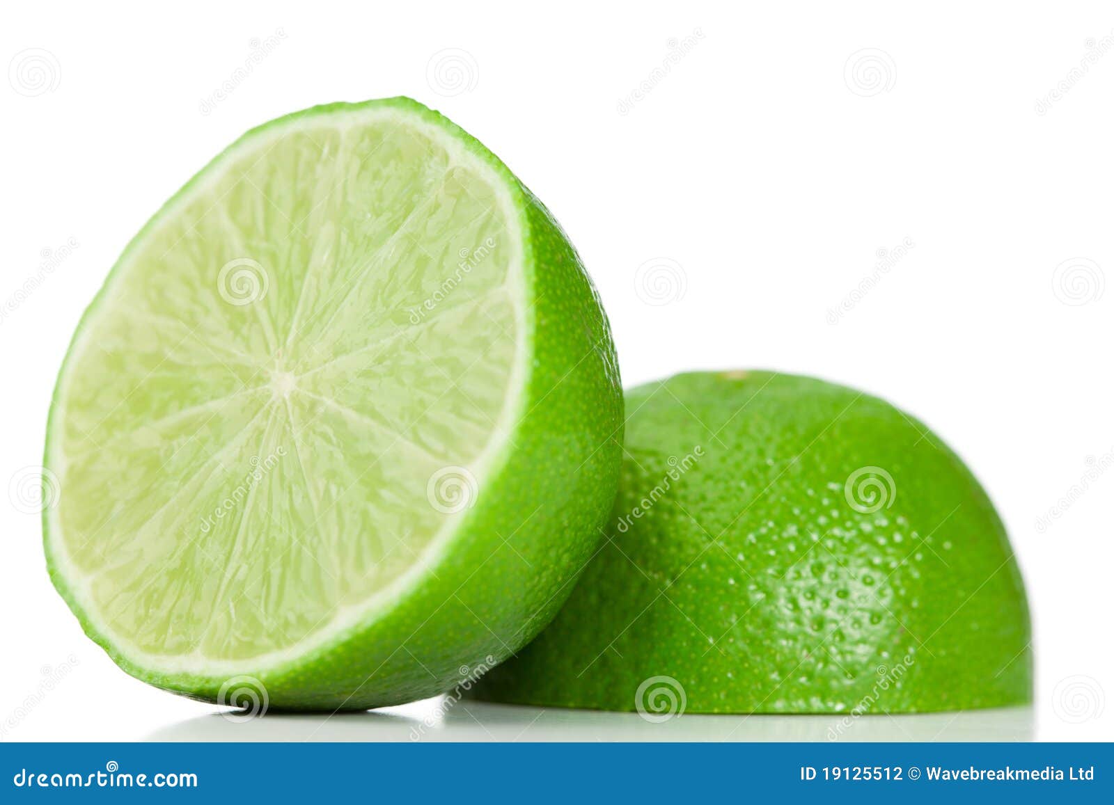 Limón partido en dos verde foto de archivo. Imagen de color - 19125512
