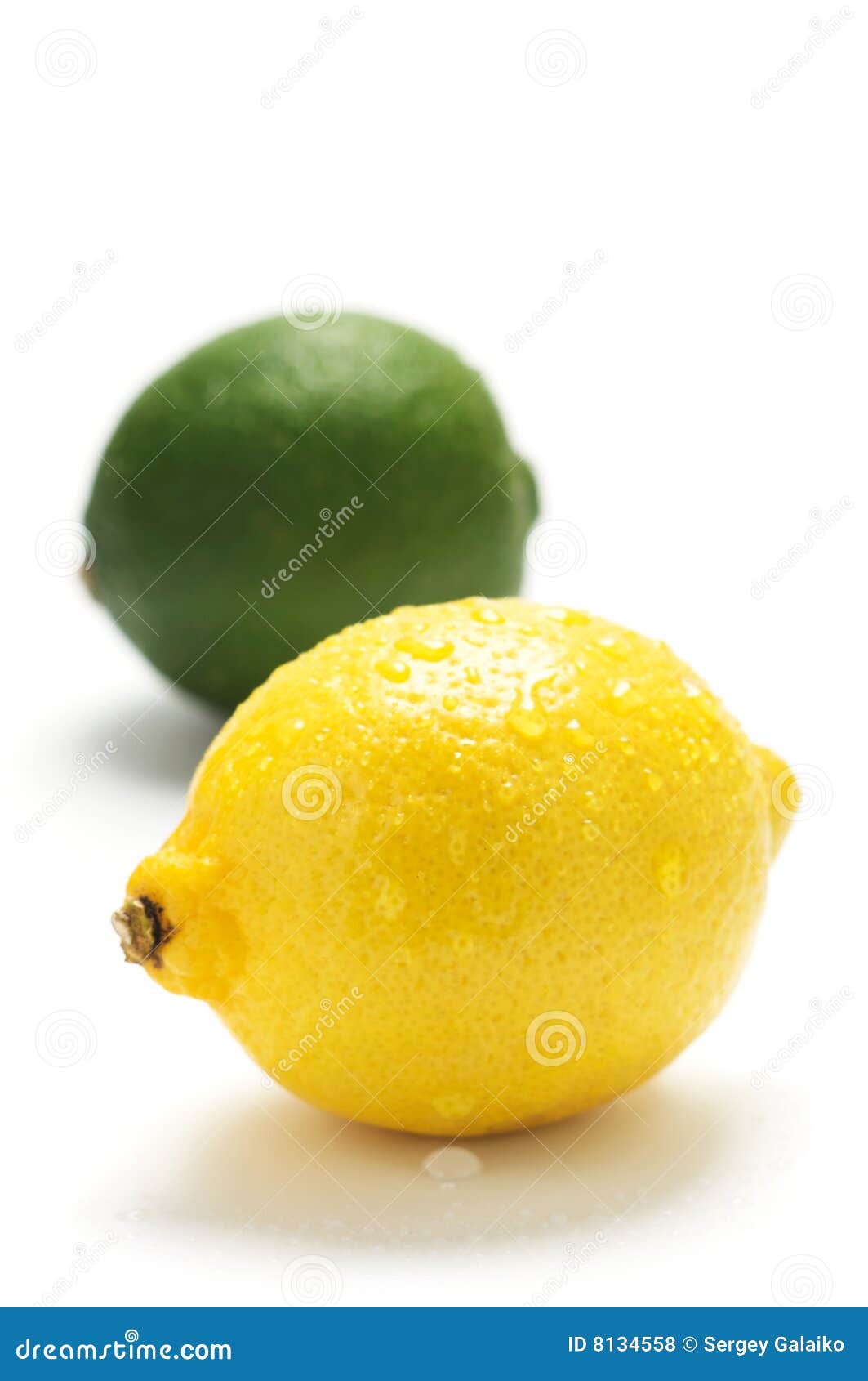 Limón y cal con gota foto de archivo. Imagen de amargo - 8134558