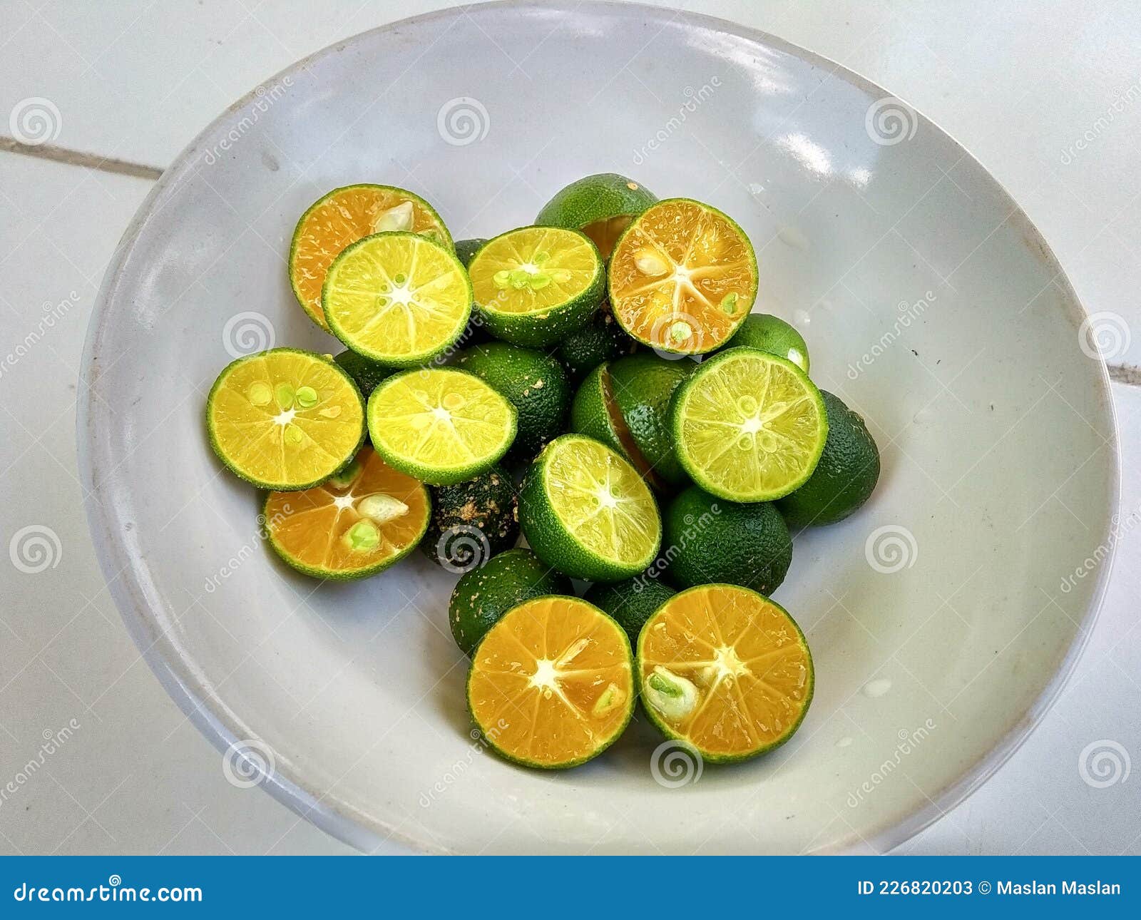 Lime in a Plate that Has Been Halved Stock Image - Image of meal, lime ...
