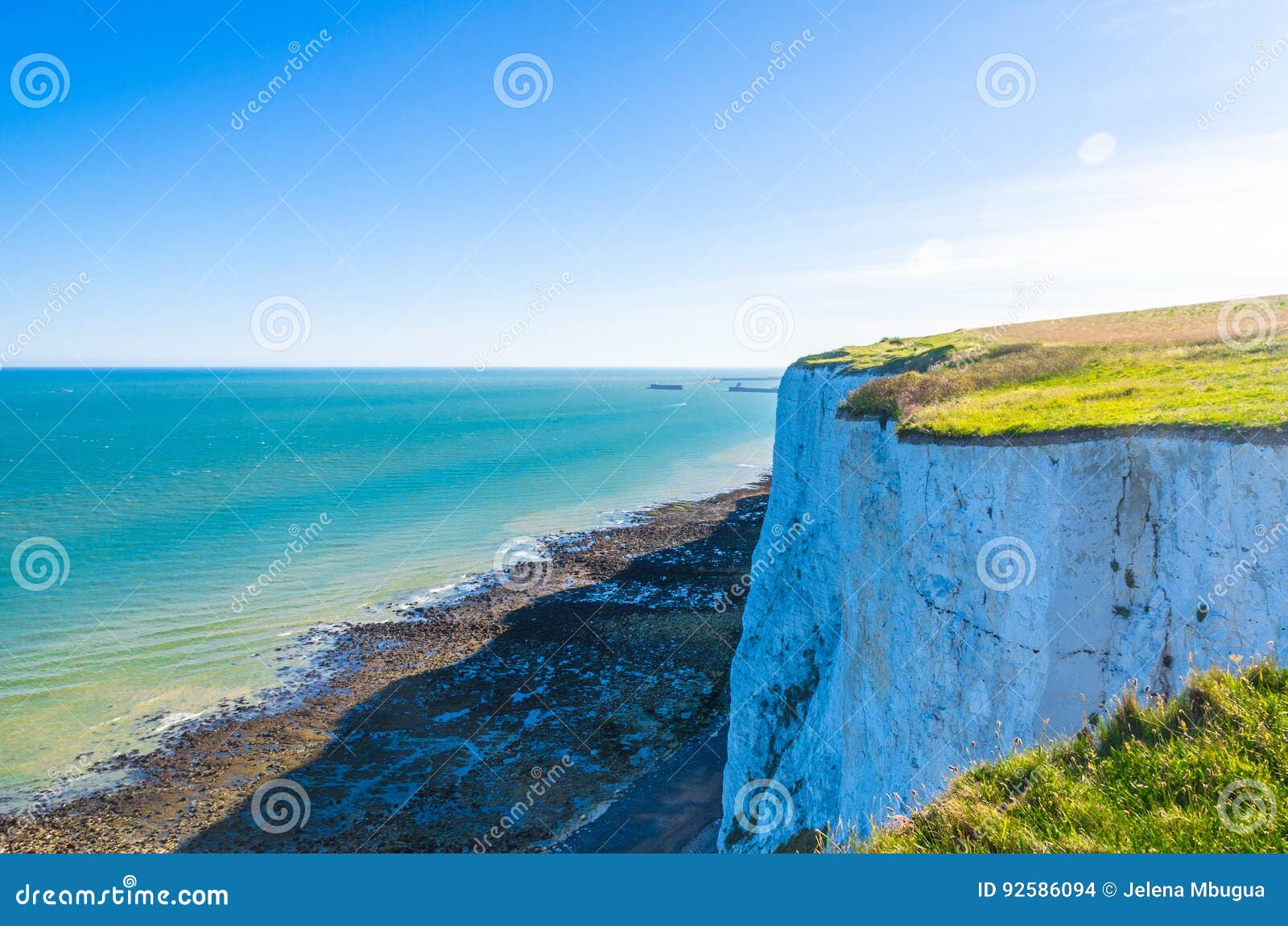 The White Cliffs of Dover stock photo. Image of beach - 92586094