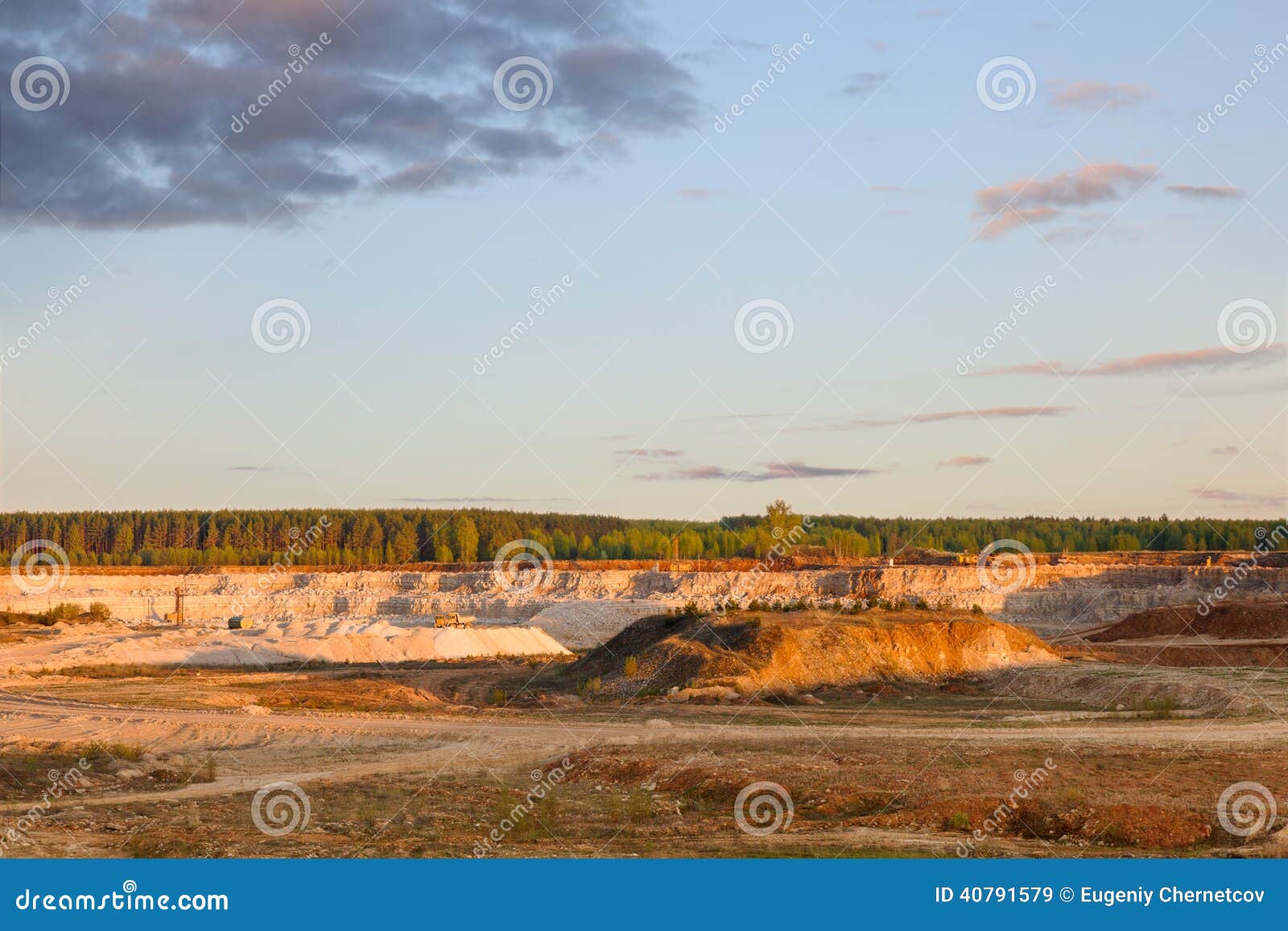 Limestone quarry stock image. Image of rubble, activity - 40791579