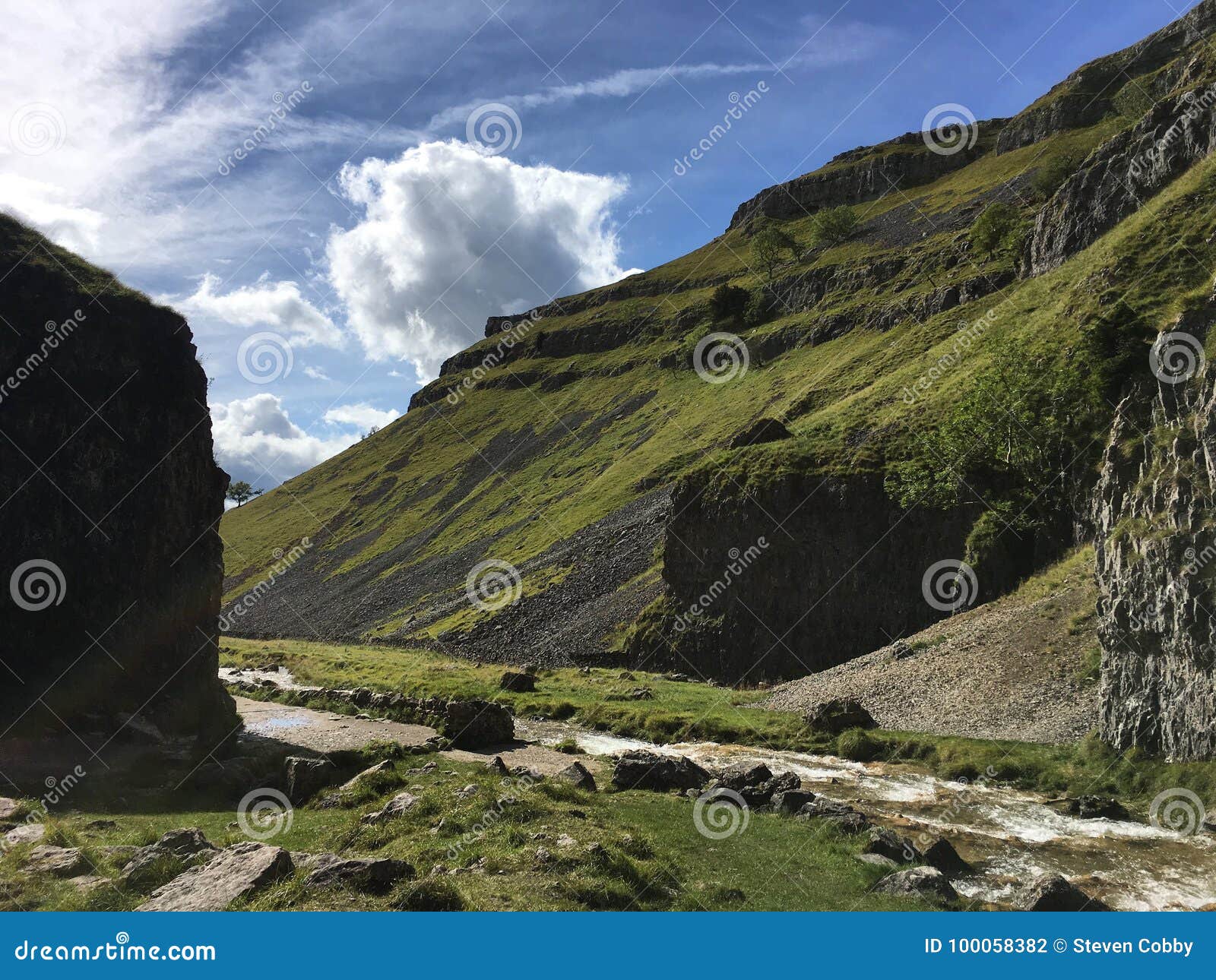 Limestone Scar at Gordale stock photo. Image of grassland - 100058382