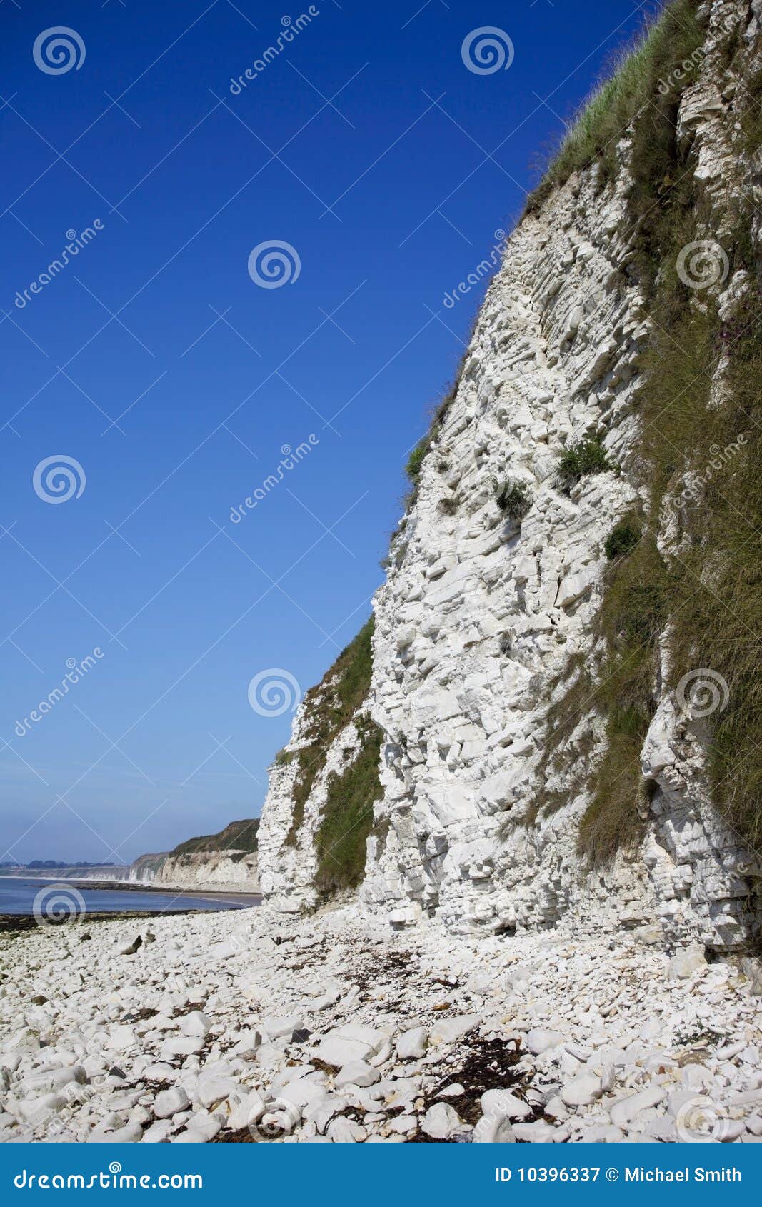 Limestone sea cliffs stock image. Image of heat, warm - 10396337