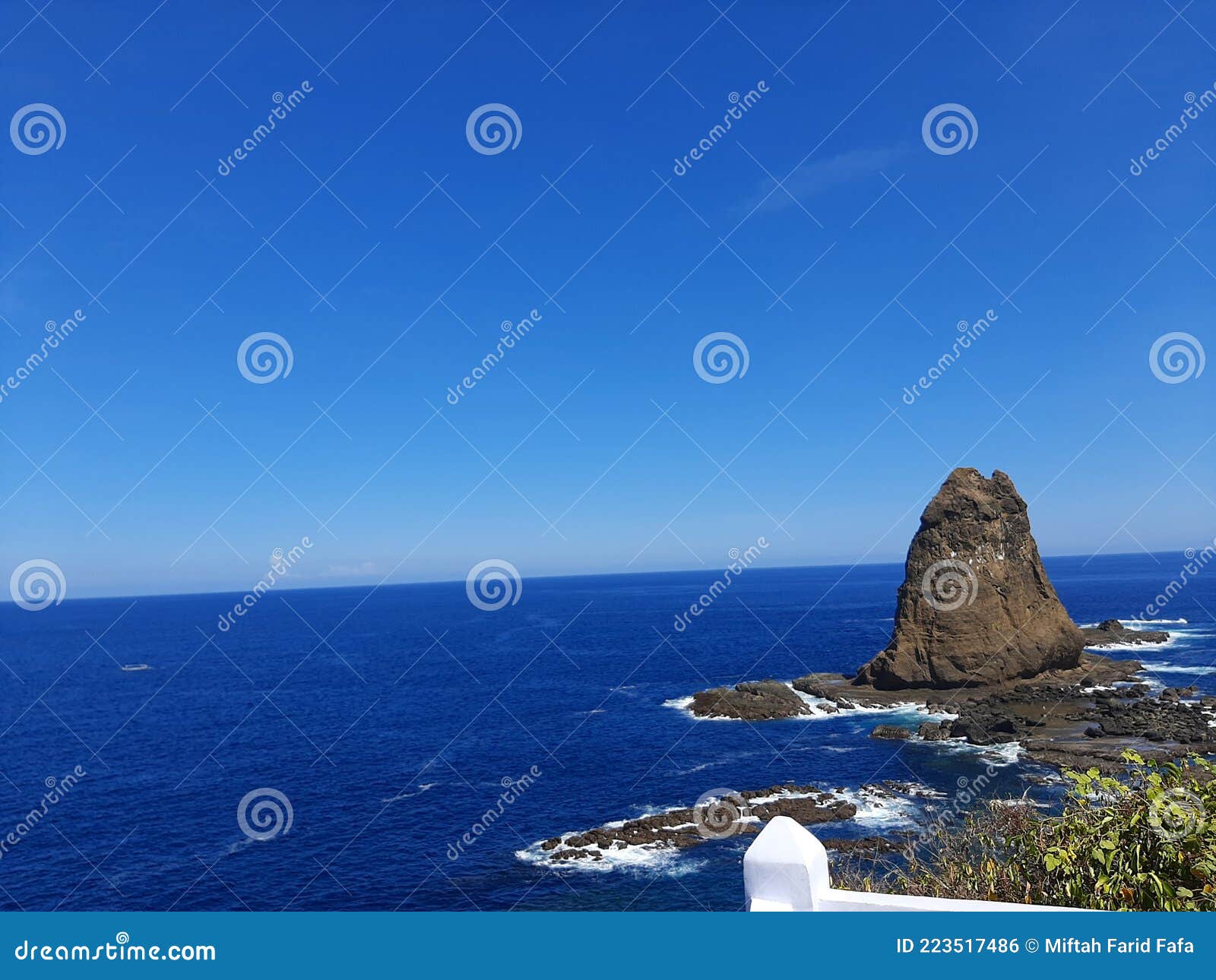 The limitless ocean border stock photo. Image of blue - 223517486