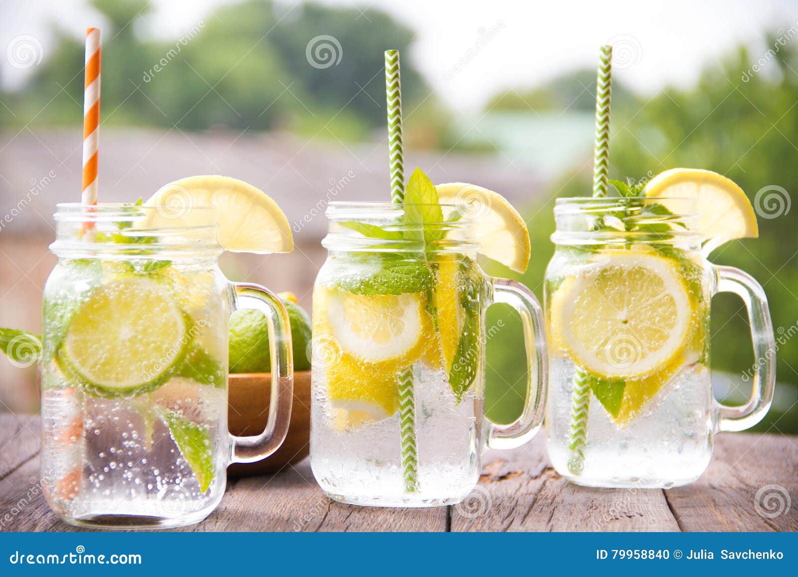 Limonada foto de archivo. Imagen de alrededor, verano - 79958840