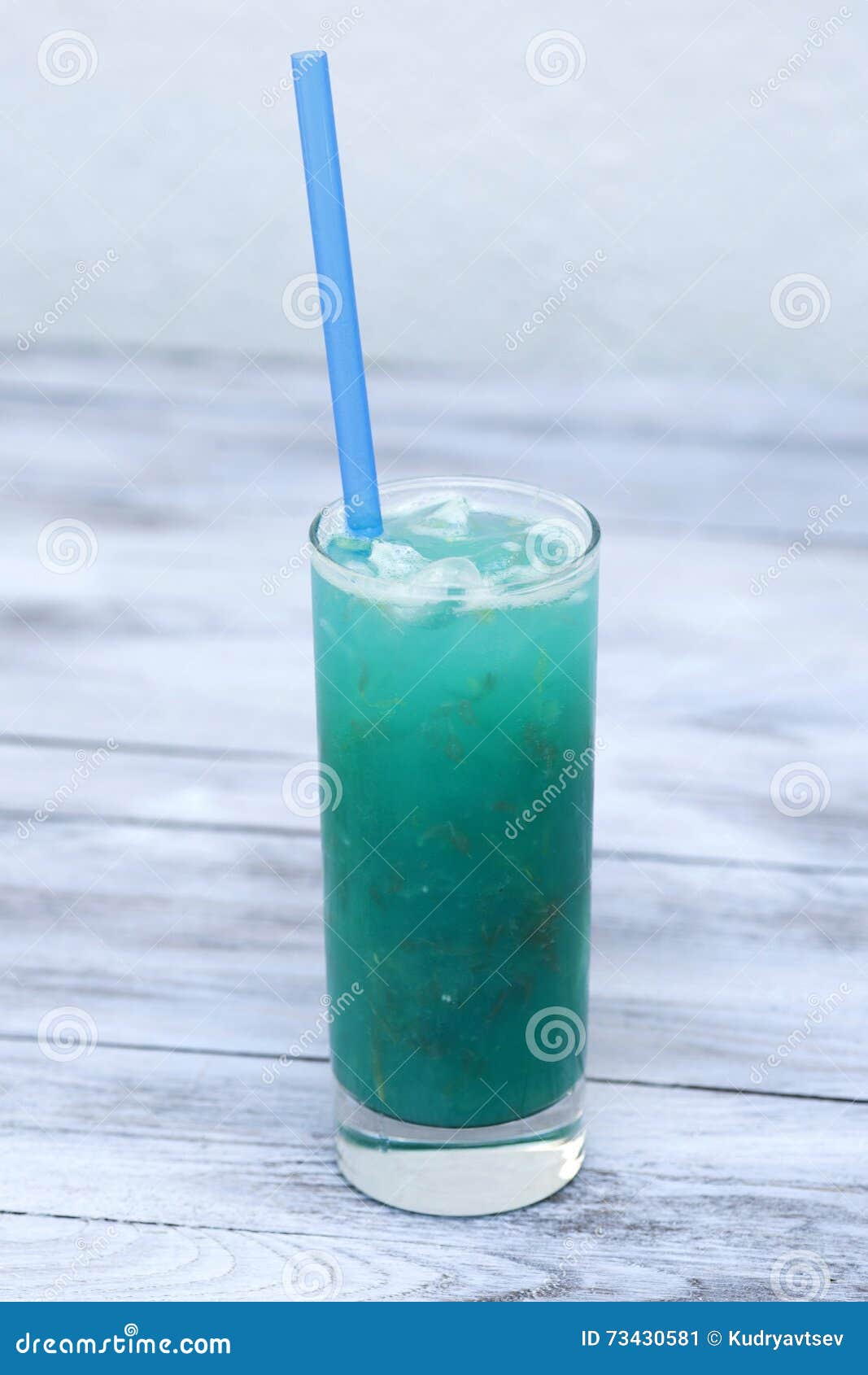 Limonada Azul En Vidrio Con Hielo Imagen de archivo - Imagen de macro ...