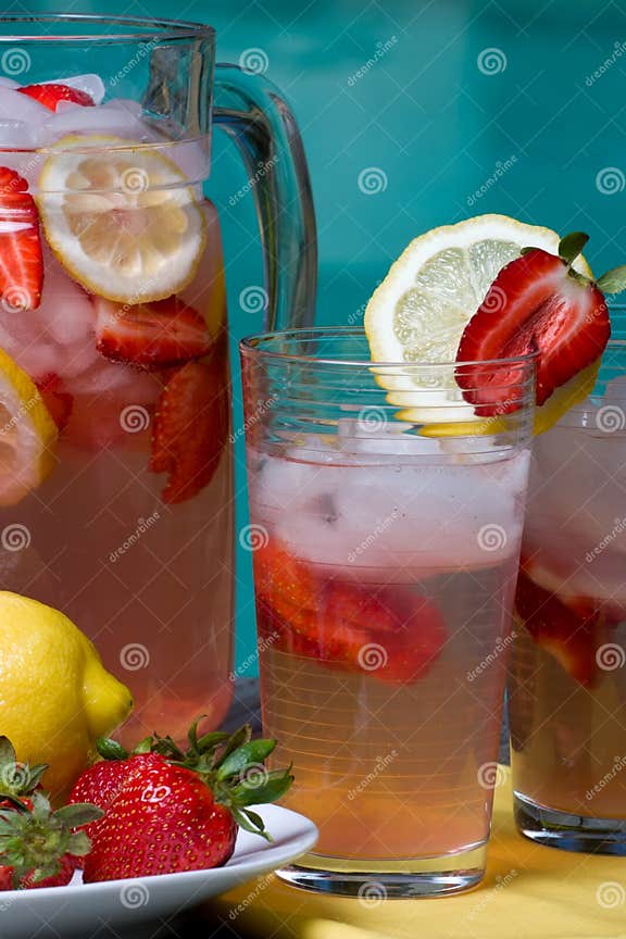 Limonada cor-de-rosa foto de stock. Imagem de alimento - 9447506