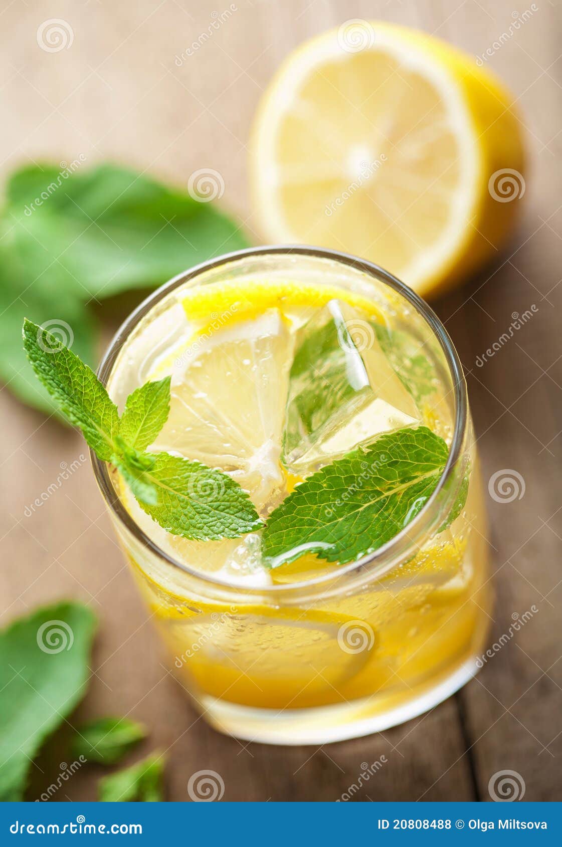 Limonada fresca foto de archivo. Imagen de moderno, refresco - 20808488