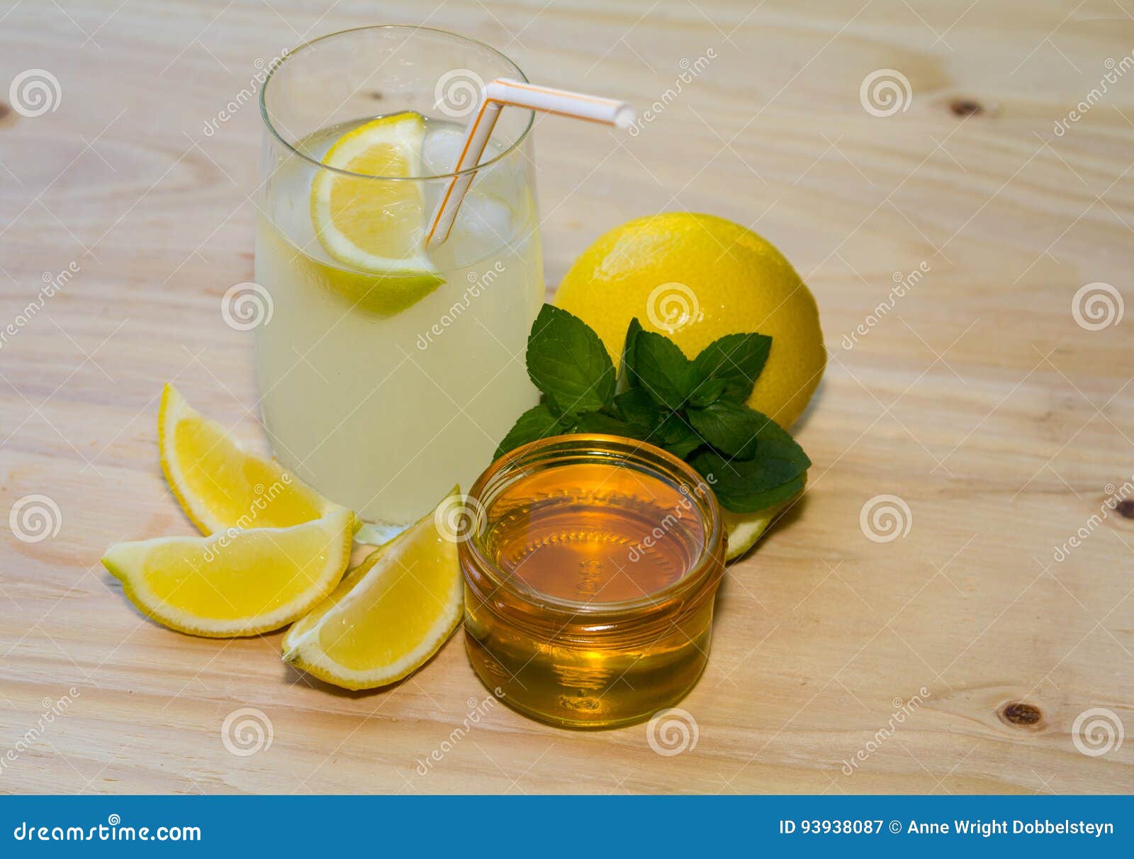 Limonada fresca imagen de archivo. Imagen de bebida, fresco - 93938087