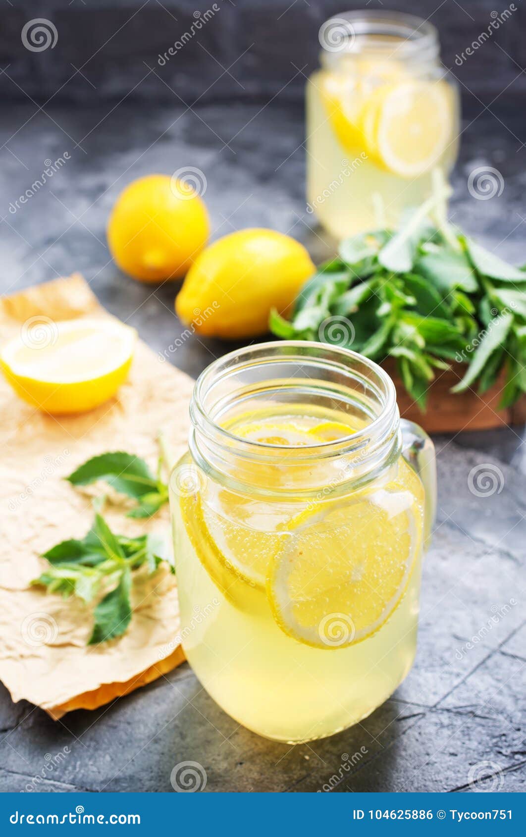Limonade stock foto. Image of limonade, citroen, glas - 104625886