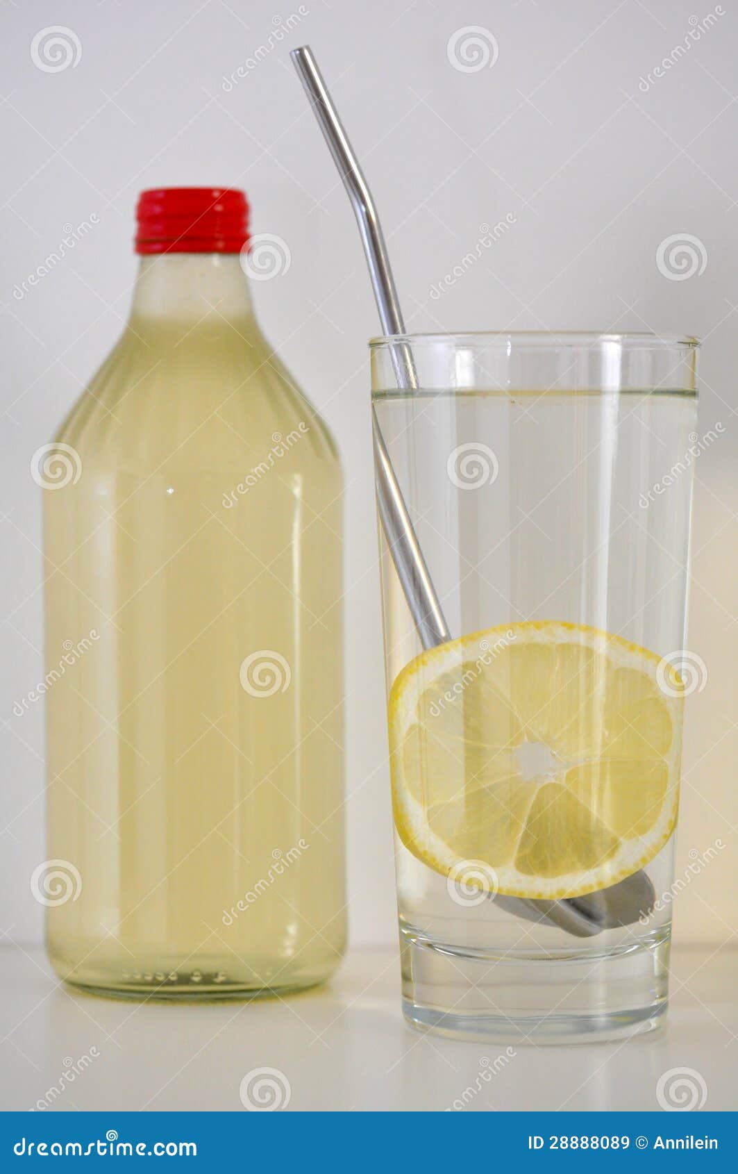 Limonade image stock. Image du monnayage, jardin, mélangé - 28888089