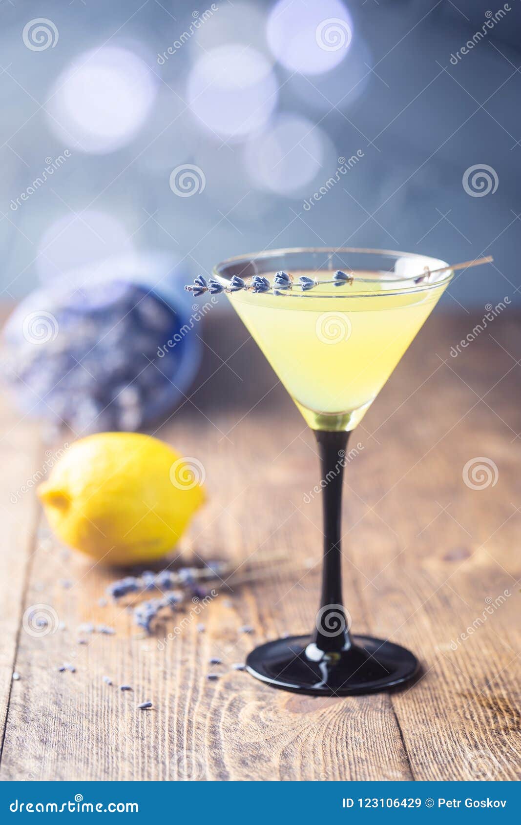 Limoncello Italien De Liqueur De Citron Image stock - Image du ...