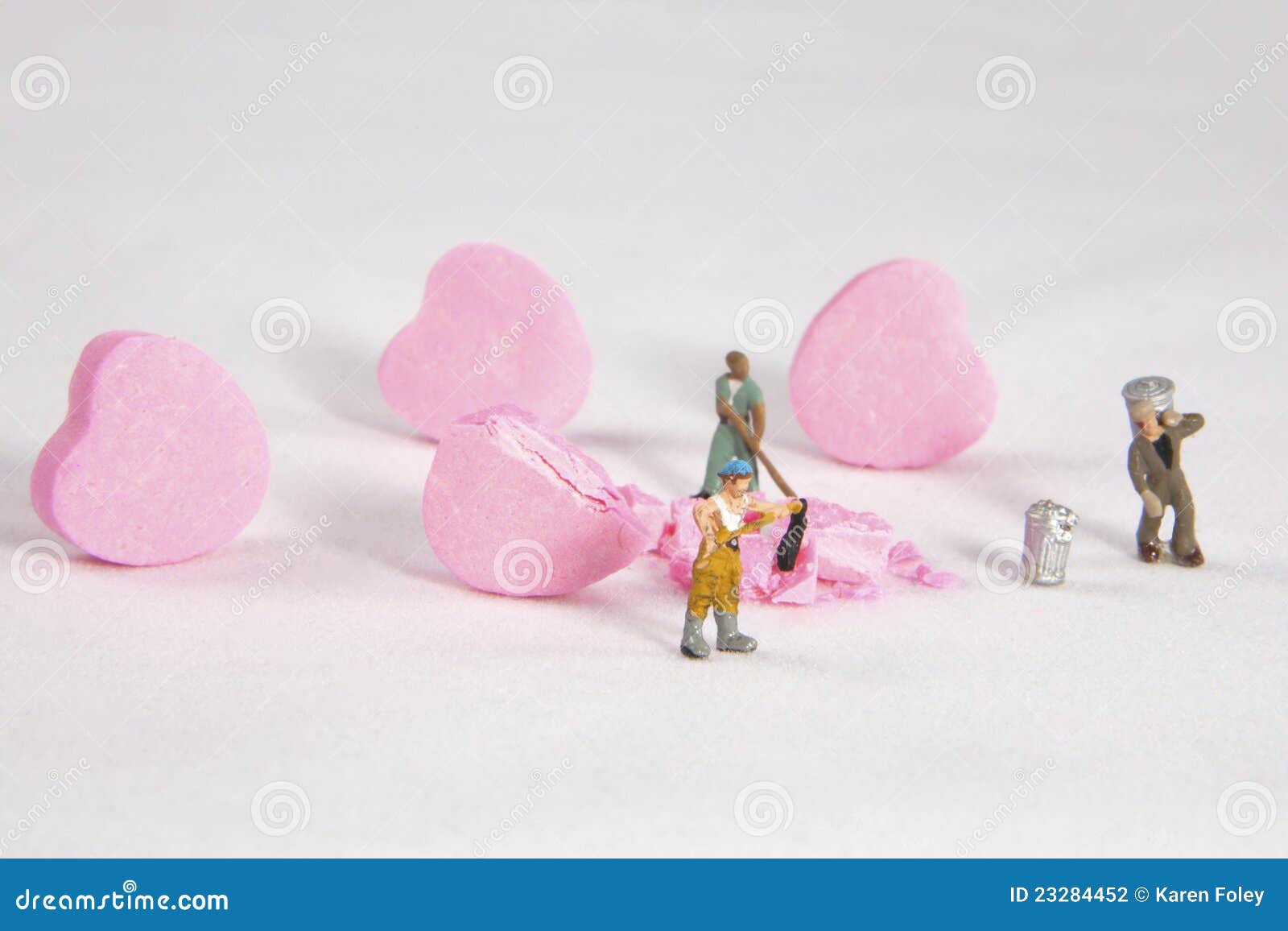 Limpiar Un Corazón Quebrado Foto de archivo - Imagen de pedazos, amor ...