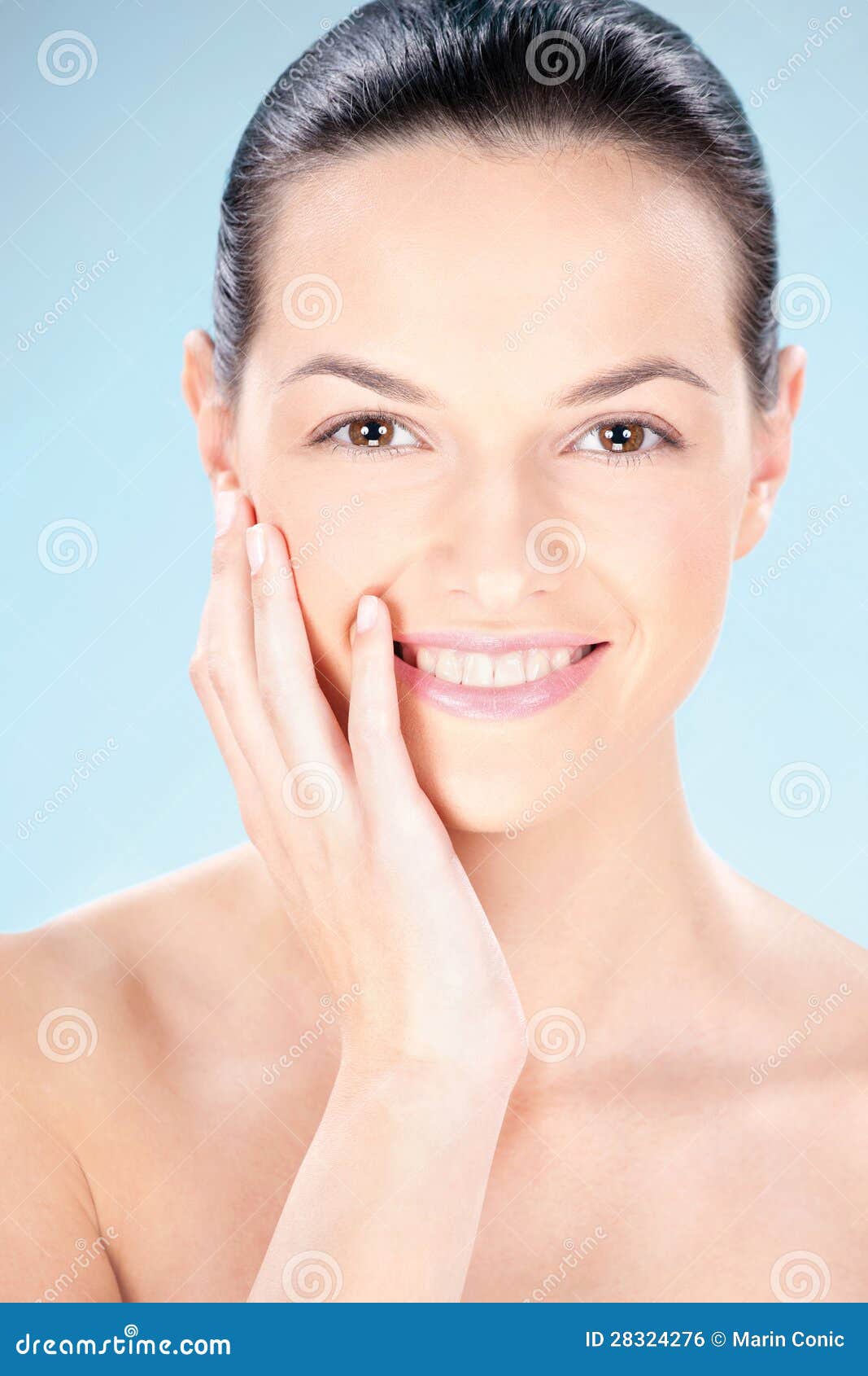 Limpie a La Mujer De La Piel Foto de archivo - Imagen de belleza ...