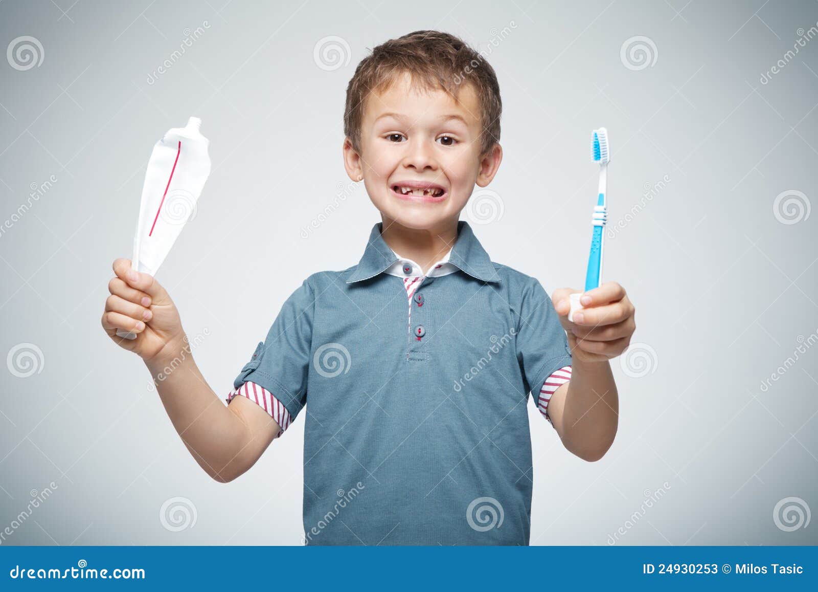 Limpie los dientes imagen de archivo. Imagen de pelo - 24930253