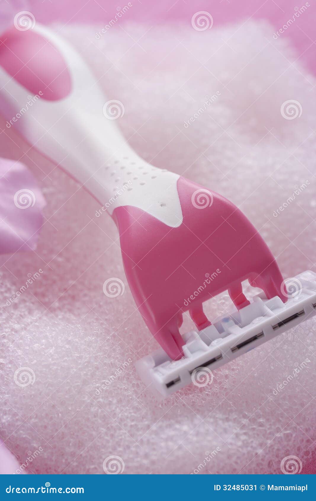 Limpie y afeite imagen de archivo. Imagen de esponja - 32485031