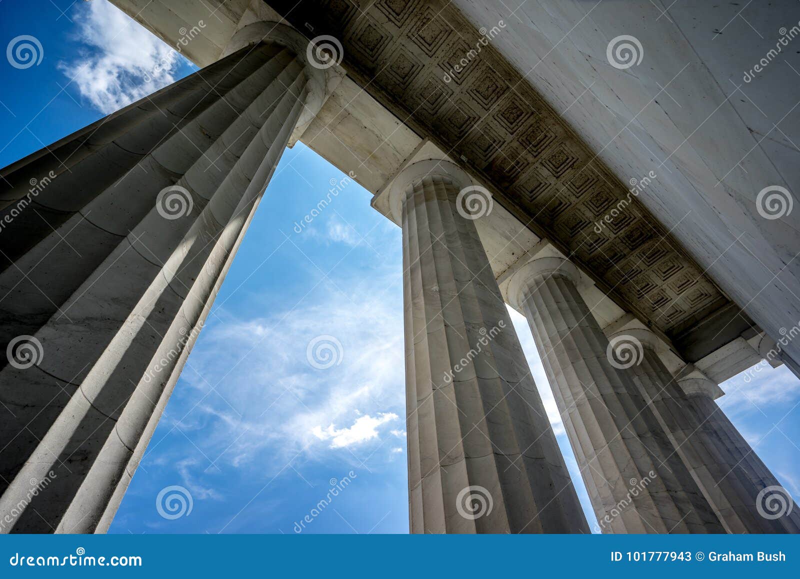 Lincoln Memorial Columns imagen de archivo. Imagen de nubes - 101777943