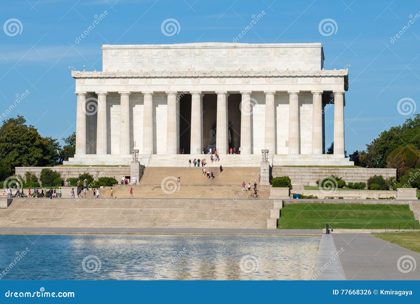 The Lincoln Memorial and the Reflecting Pool in Washington Editorial ...