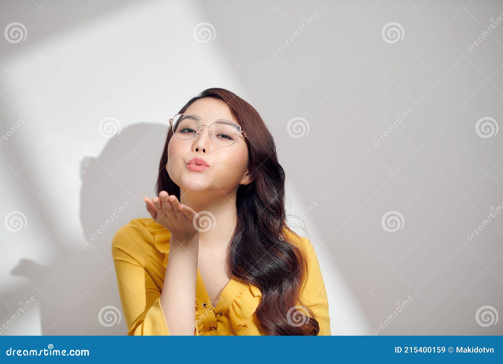 Linda Mulher Mandando Um Beijo De Ar Imagem de Stock - Imagem de amante ...