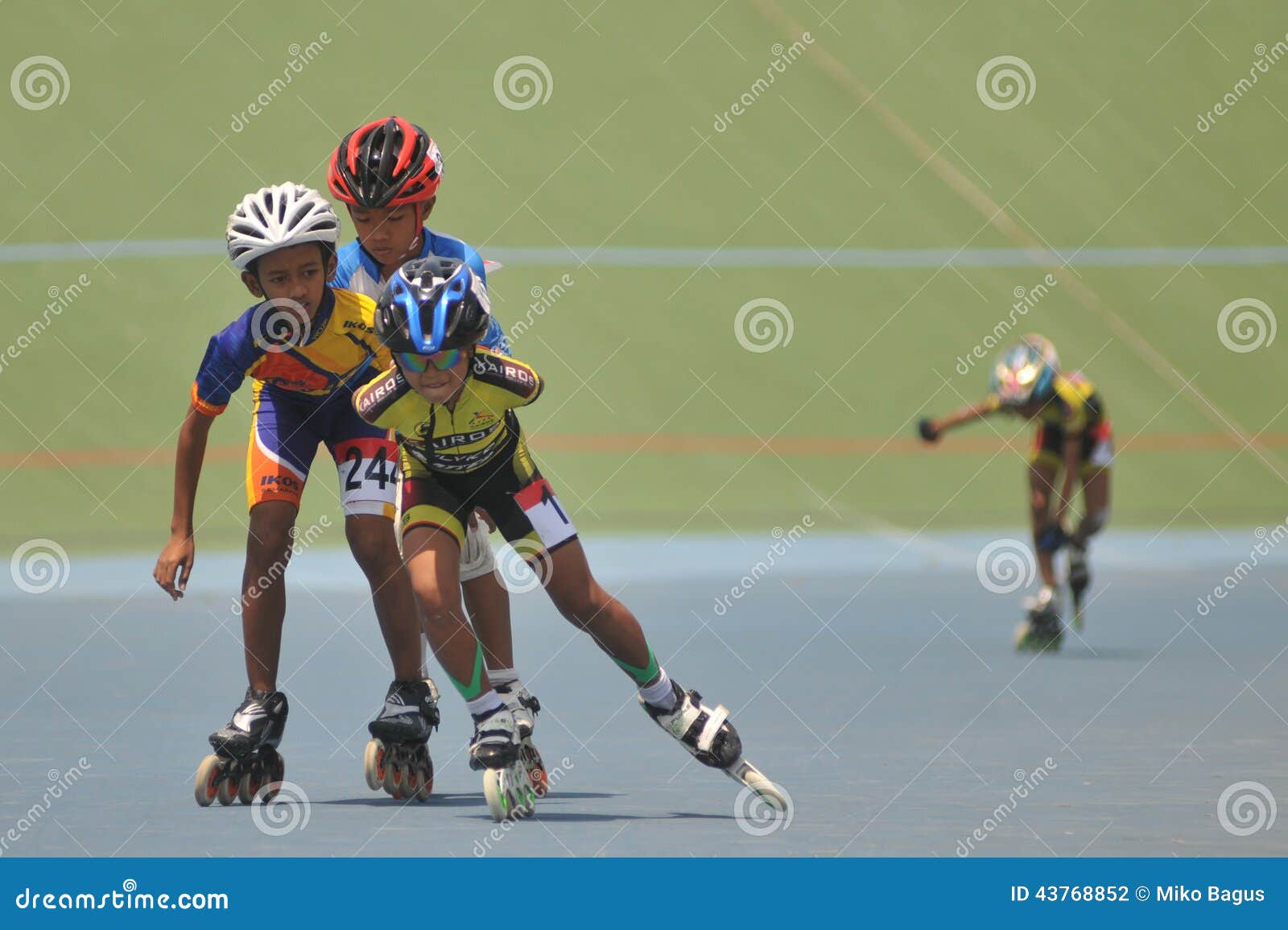 In Line Skate Competition editorial photography. Image of skate - 43768852