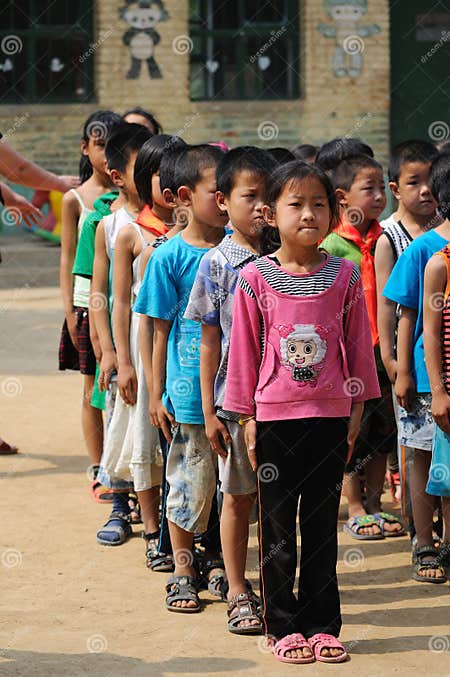 Lined up the children editorial photography. Image of school - 25024717