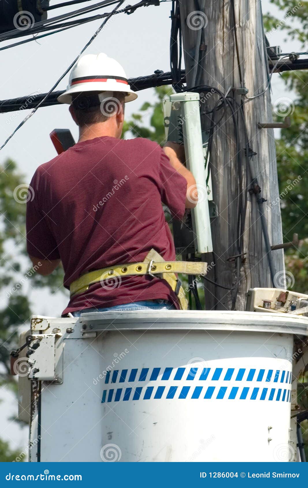 Lineman Talking on a Touchtone Stock Photo - Image of bucket, line: 1286004