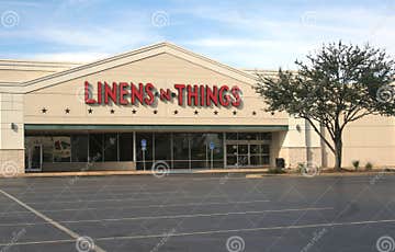 Linens n Things editorial stock photo. Image of finance - 7597758
