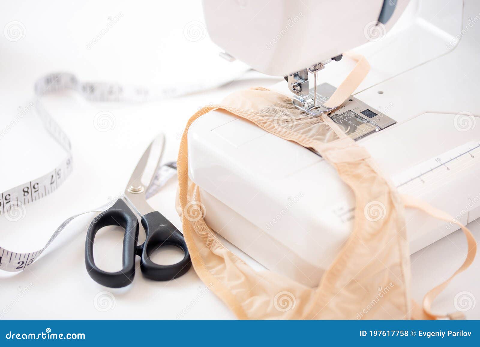 Lingerie Tailor Workstation, Automatic Sewing Machine with Fabric and ...