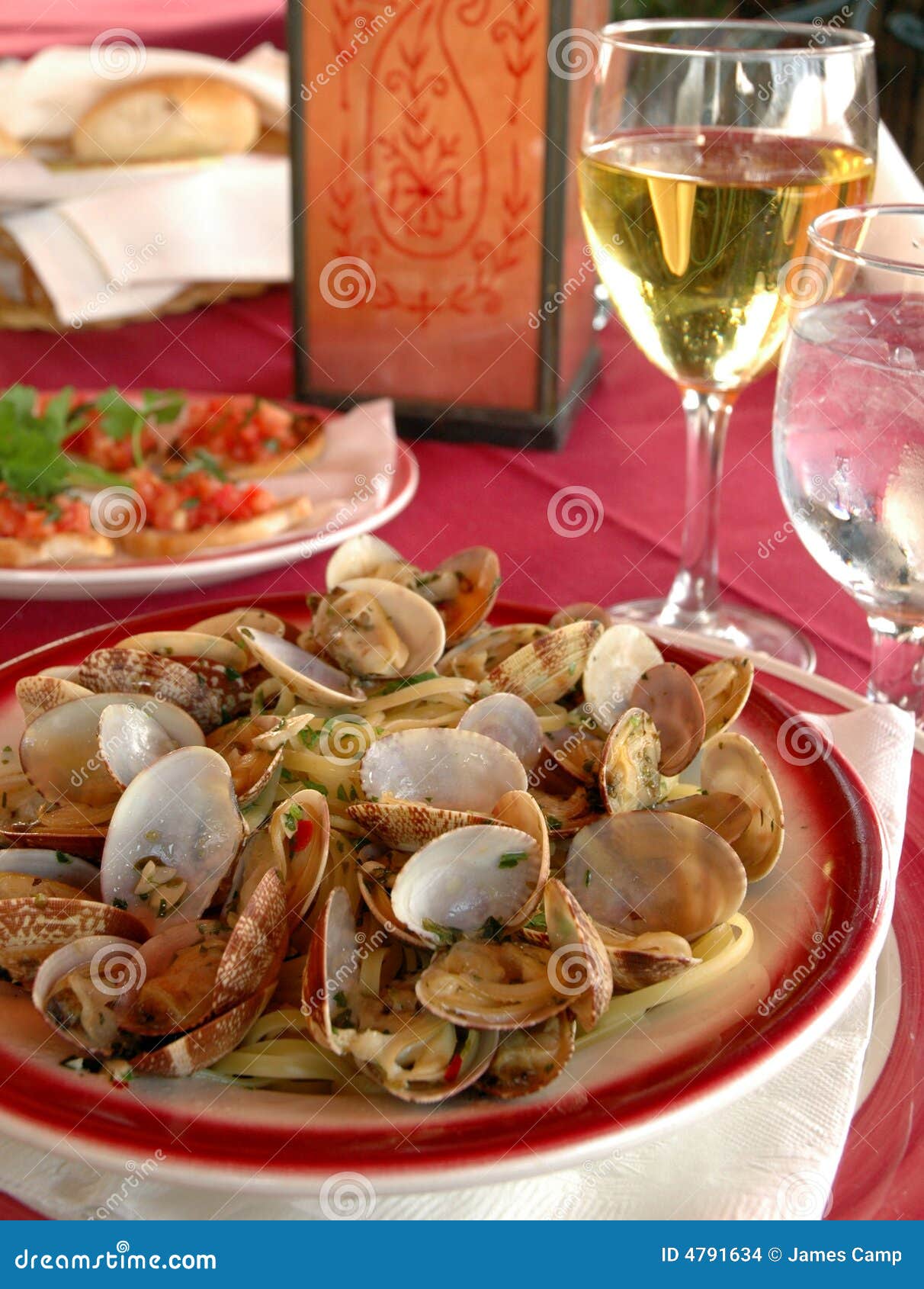Linguini With Clams Royalty-Free Stock Photography | CartoonDealer.com ...