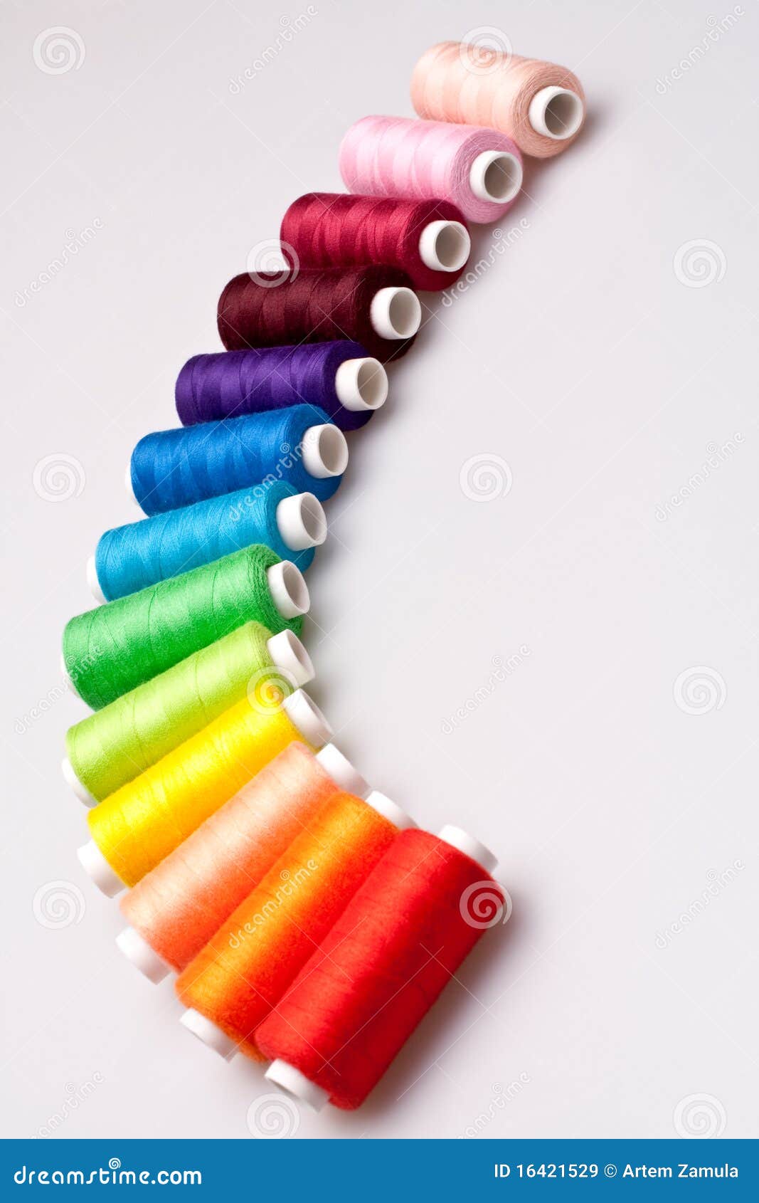 Linha colorida para sewing imagem de stock. Imagem de fibra - 16421529