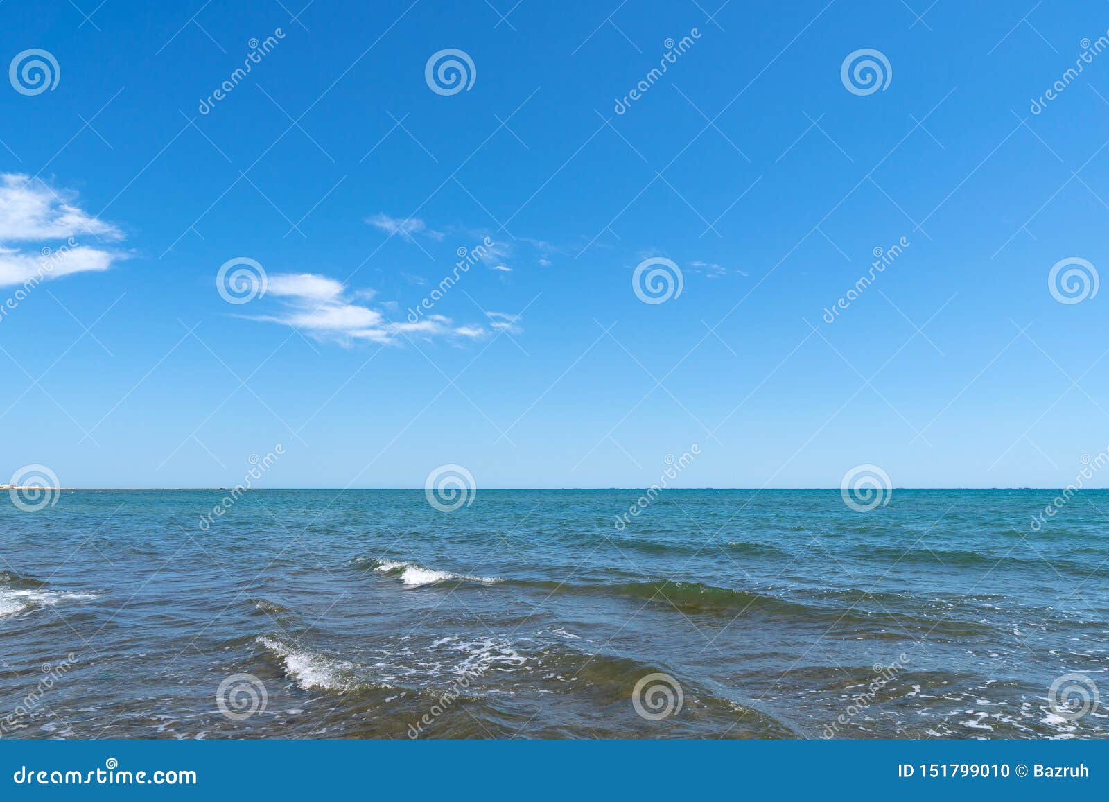 Linha Do Horizonte Sobre O Mar Azul Foto de Stock - Imagem de bonito ...