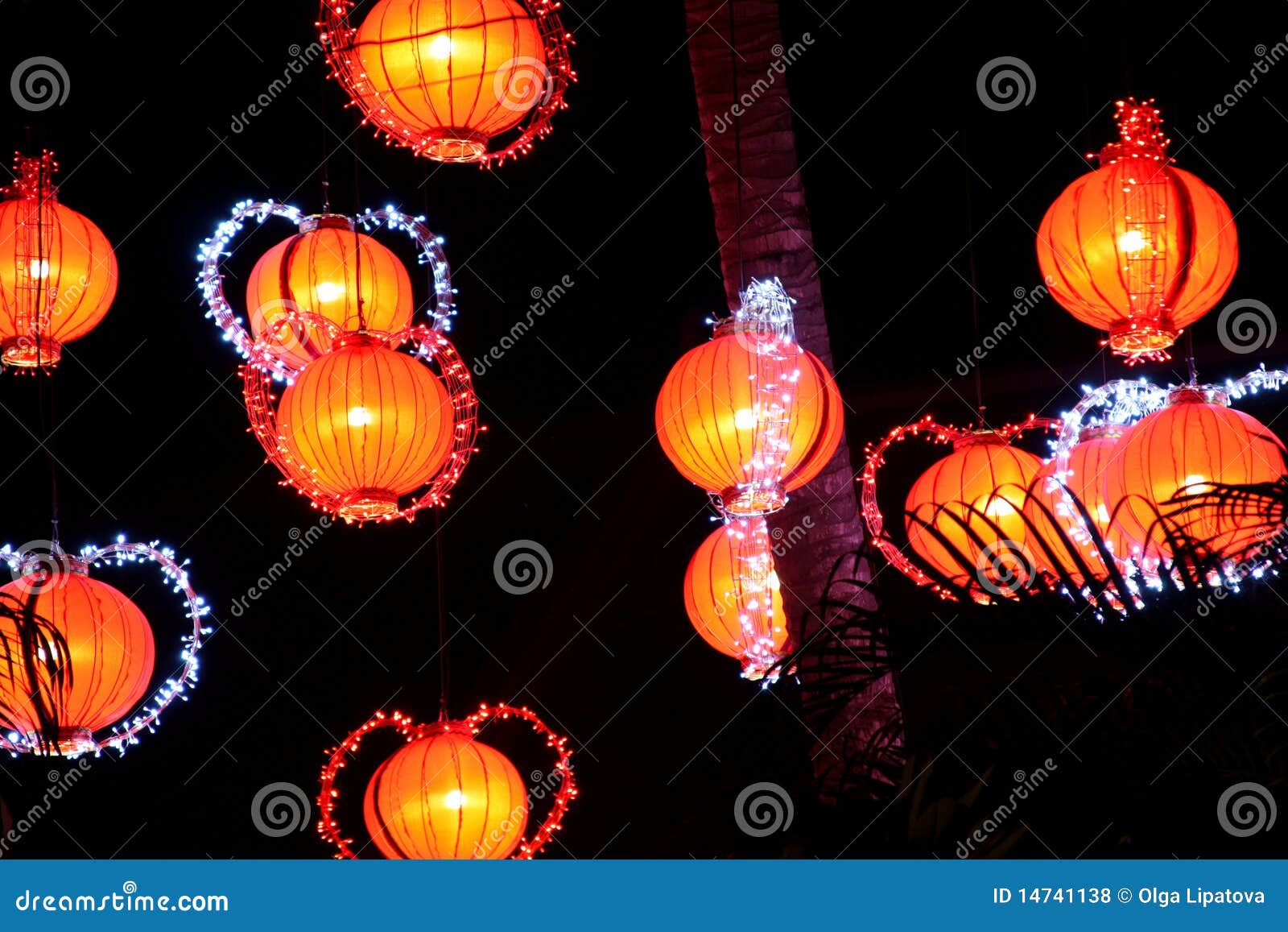 Linterna China Anaranjado-encendida Foto de archivo - Imagen de ...