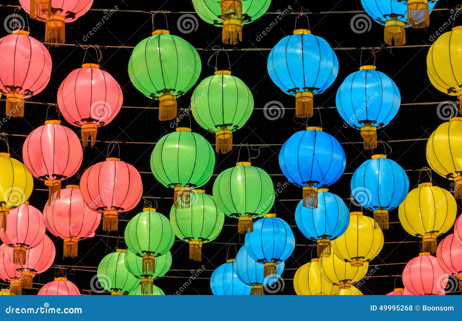 Linterna China Colorida Iluminada En La Noche Foto de archivo - Imagen ...