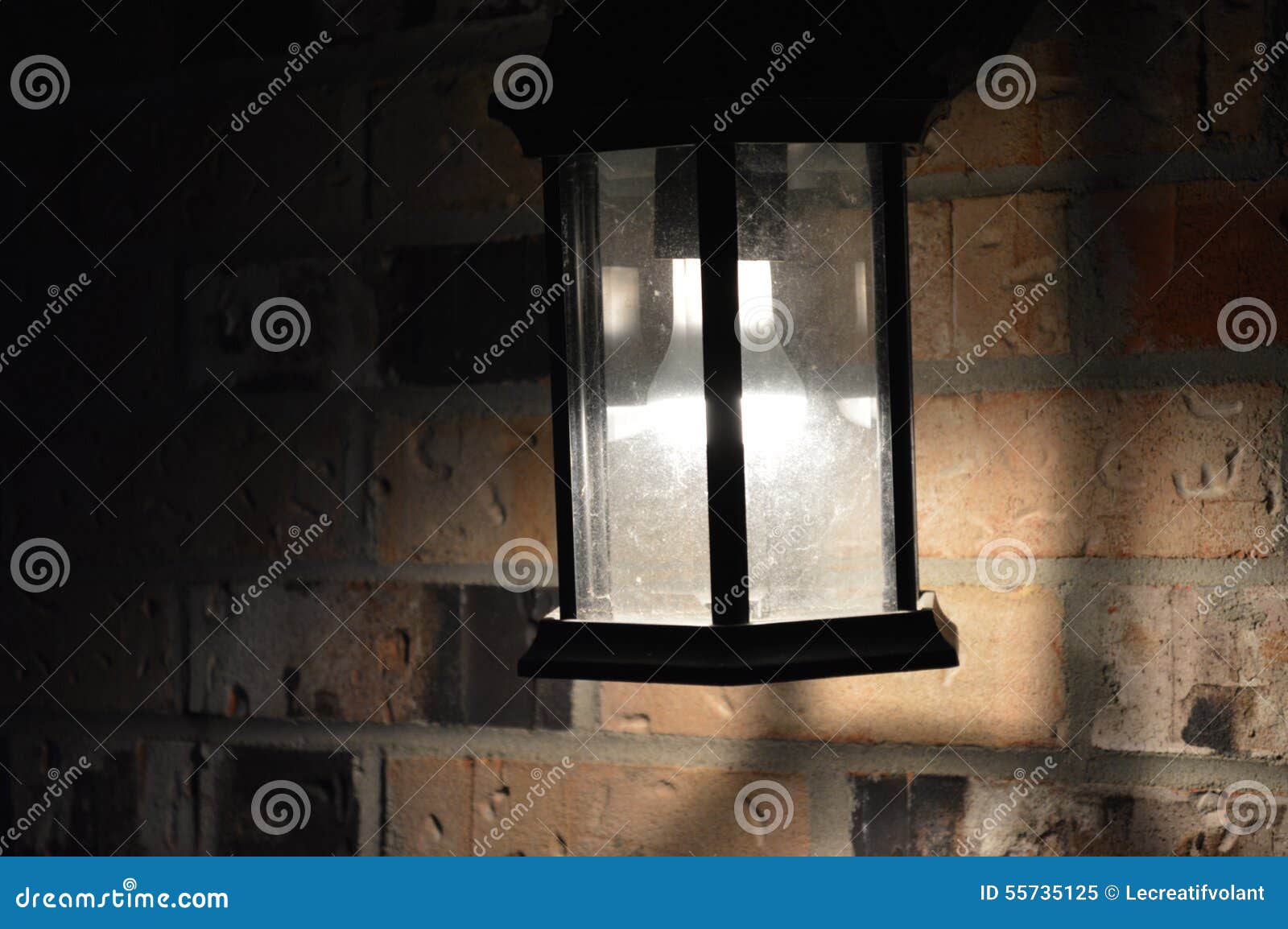 Linterna Encendida En La Noche 2 Imagen de archivo - Imagen de insignia ...