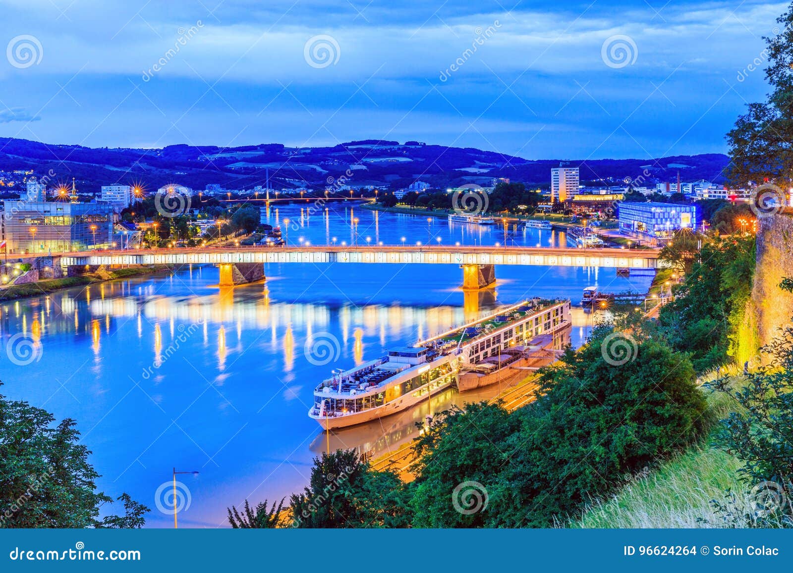 Linz, Autriche photo stock. Image du églises, danube - 96624264