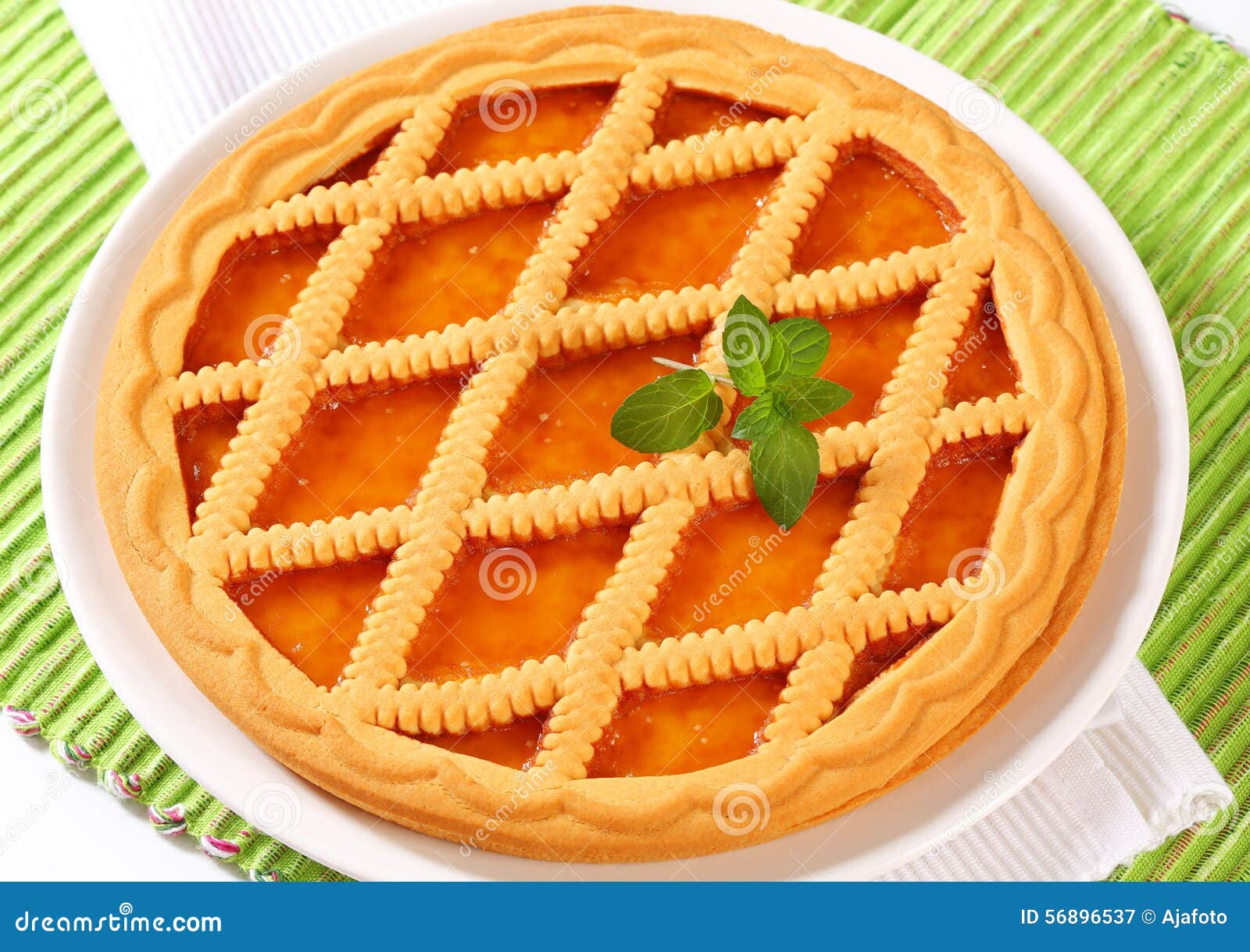 Linzer apricot tart stock image. Image of shortbread - 56896537