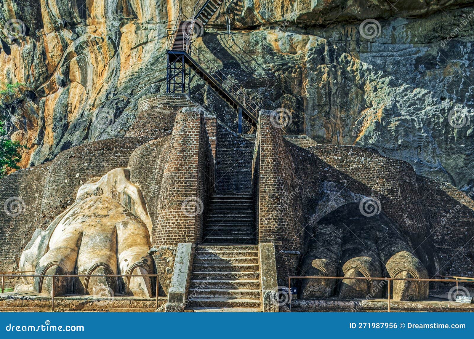 The Lion Gate and Climbing Stretch Sigiriya Boulder Editorial Photo ... The Lion Gate and Climbing Stretch Sigiriya Boulder Editorial Photo ...
