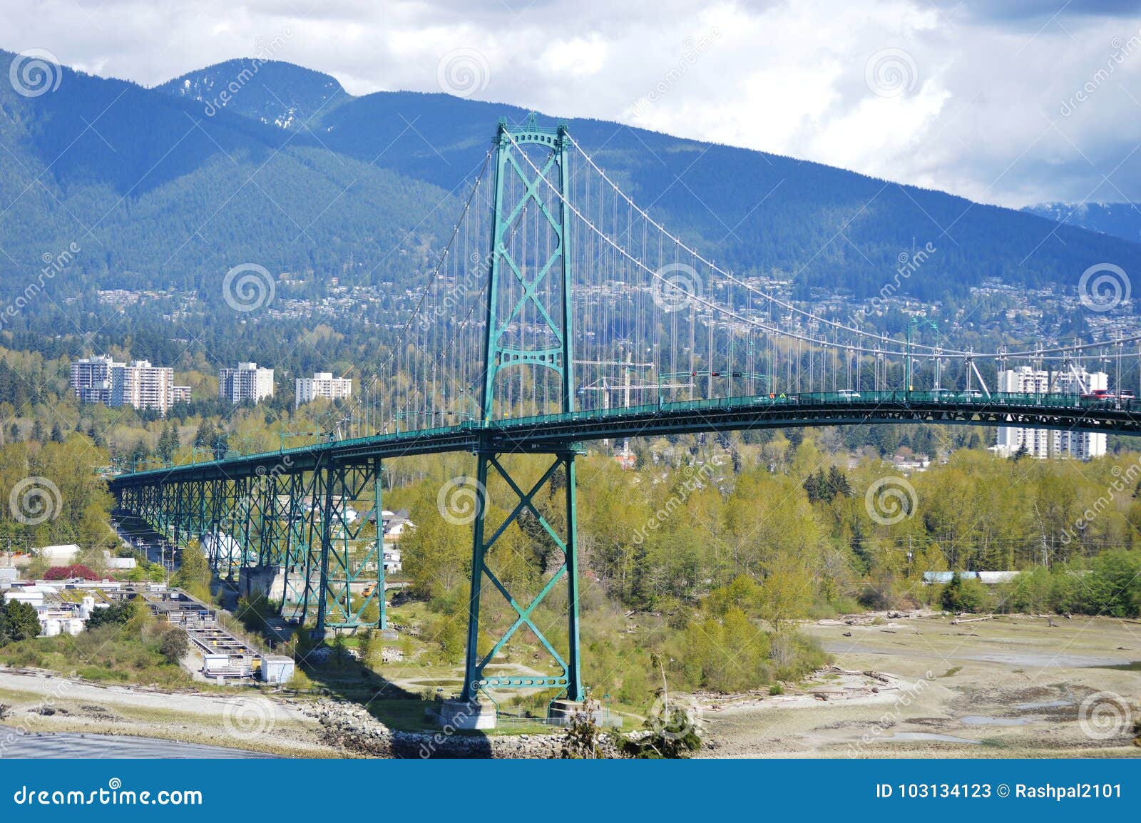 Lion Gate Bridge editorial stock photo. Image of salish - 103134123