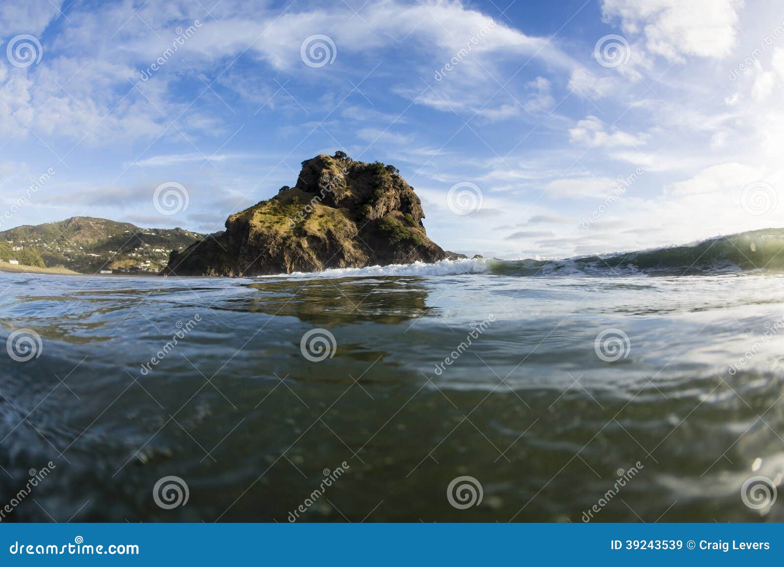 Lion Rock Wave, imagen de archivo. Imagen de sunset, recorrido - 39243539
