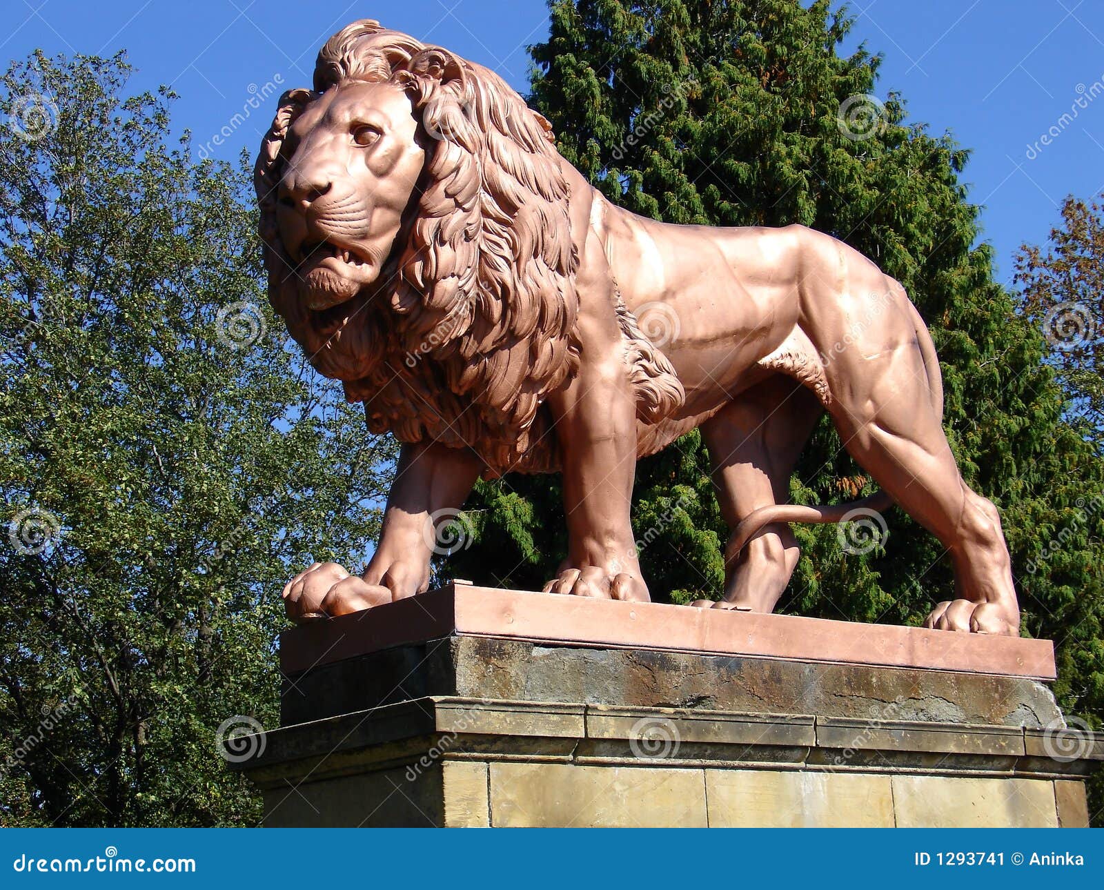 Lion Statue Stock Photography | CartoonDealer.com #3895508