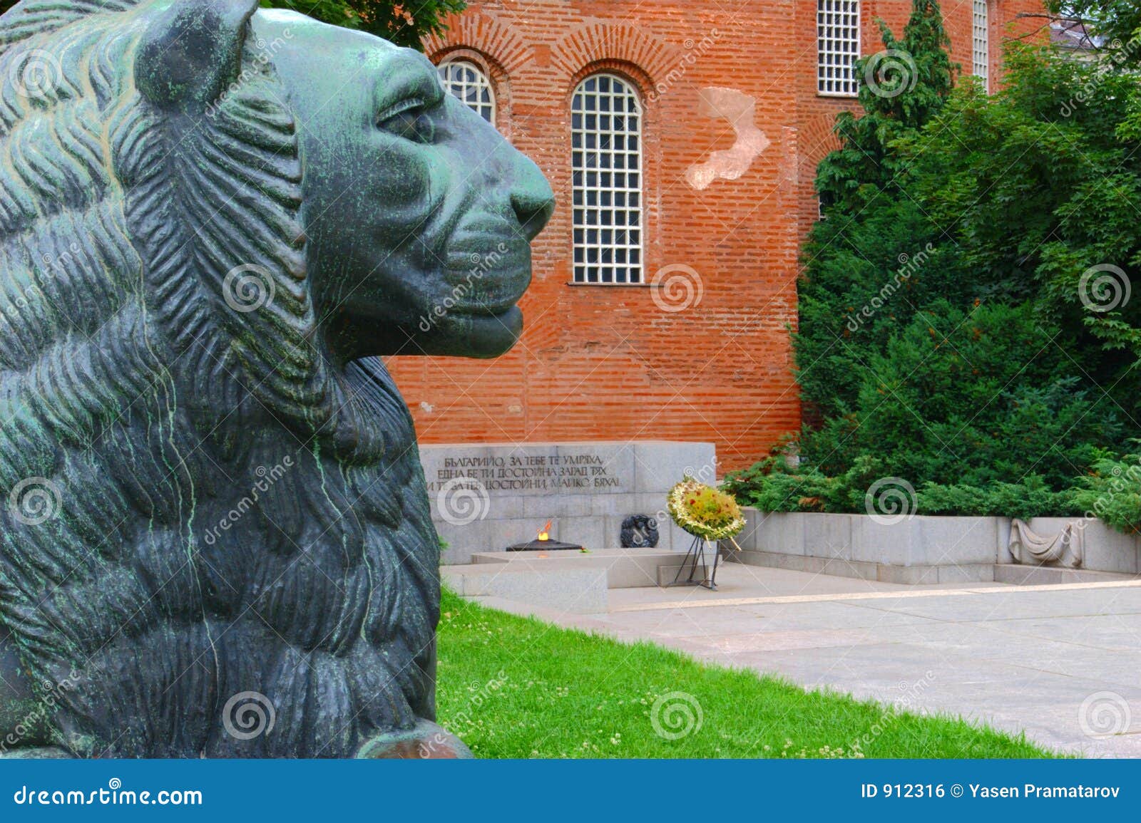 Lion Statue And Ornate Historic Stairs, National Galleries Of Ancient ...