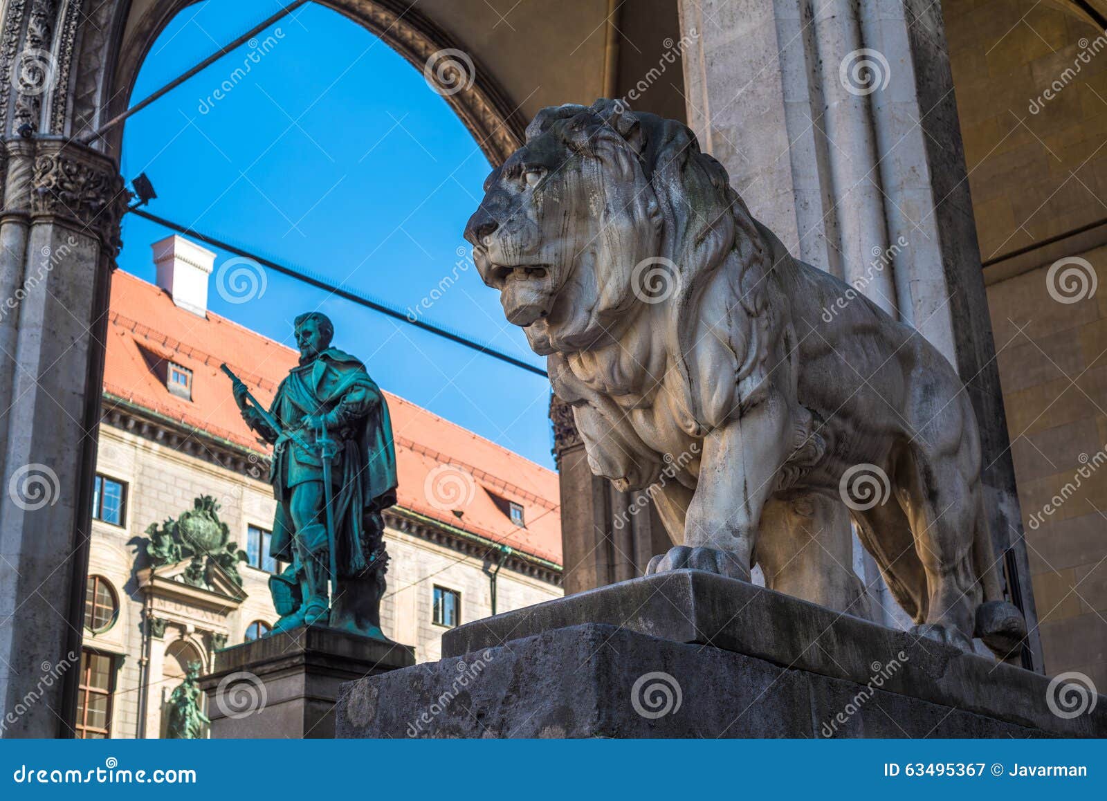 Lion Statue in Front of Feldherrnhalle at Odeonsplatz, Munich Stock ...