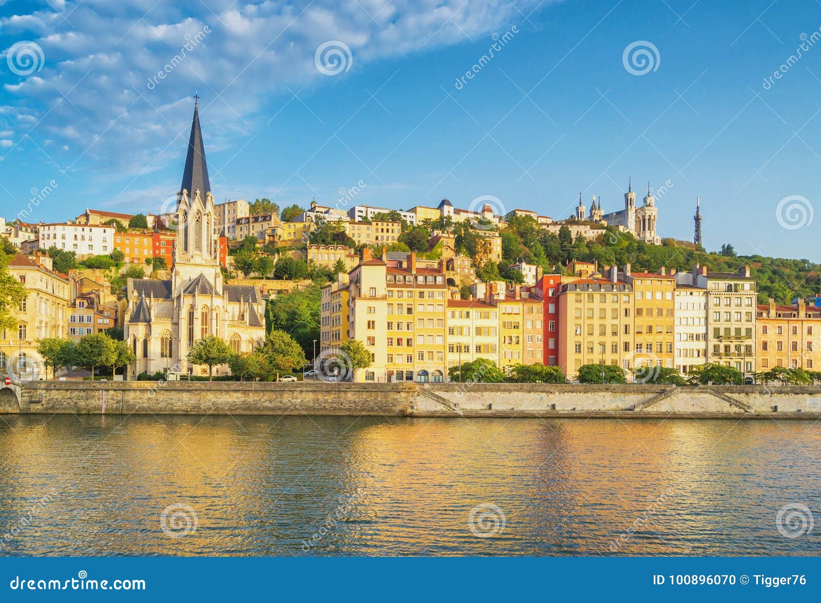 Lione, Francia fotografia stock. Immagine di fiume, vecchio - 100896070