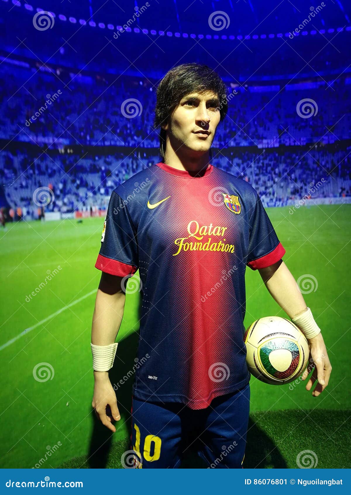 Lionel Messi-wasstandbeeld redactionele foto. Image of professioneel ...