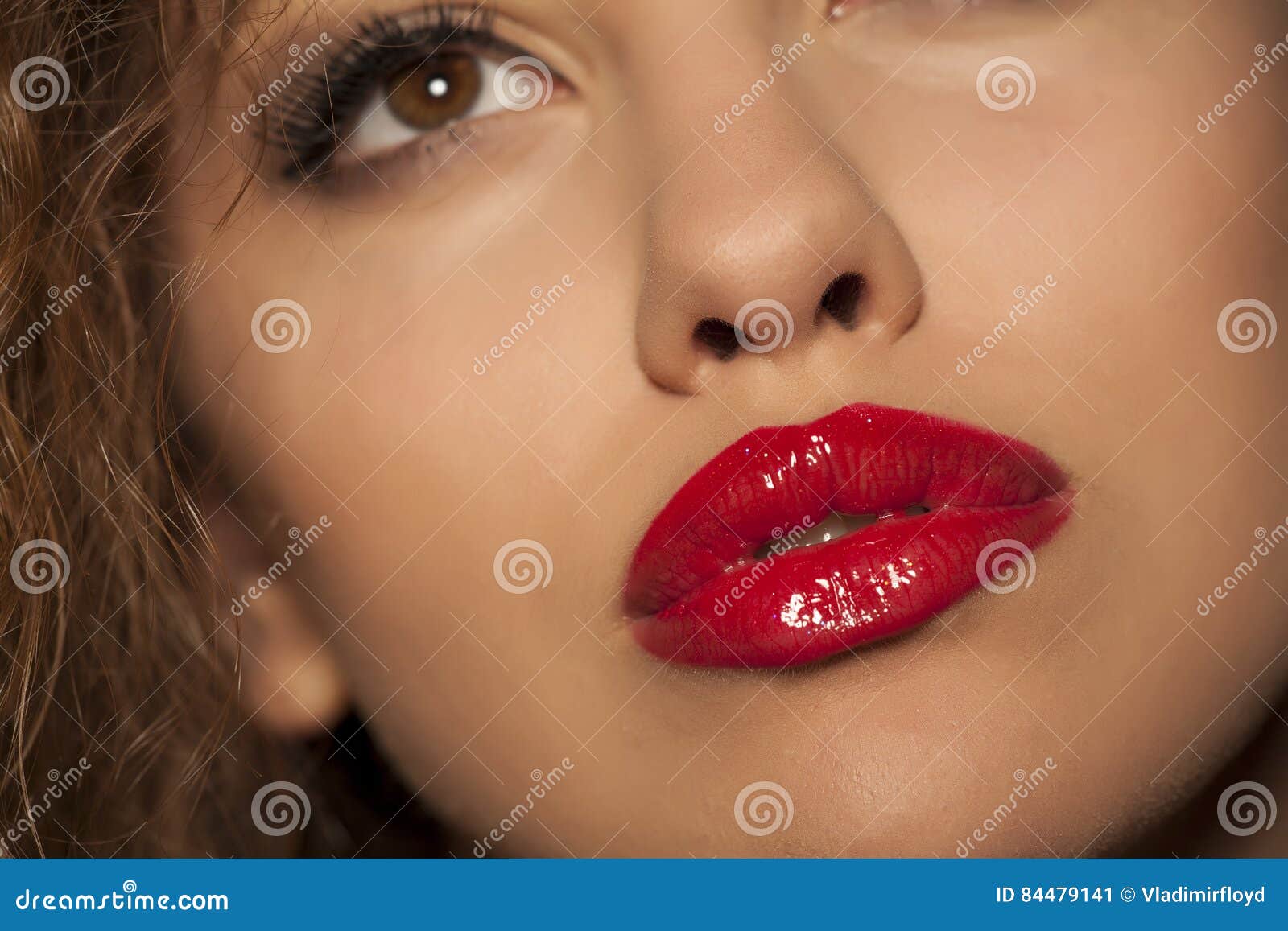 Lippen Met Rode Lippenstift Stock Afbeelding - Image of jong ...