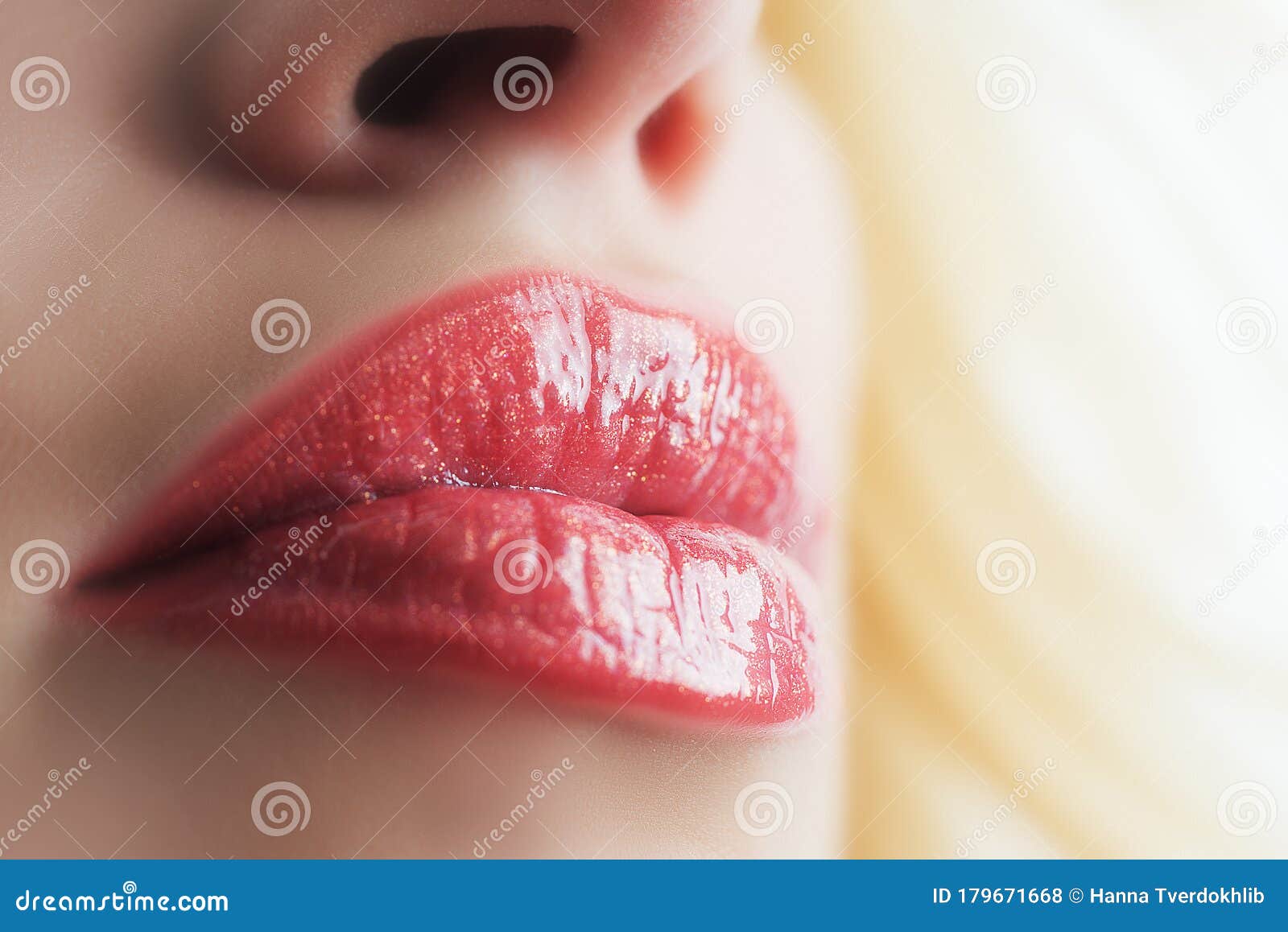 Lips Beautiful Woman Close Up Blonde Lip Gloss Close Up Beautiful