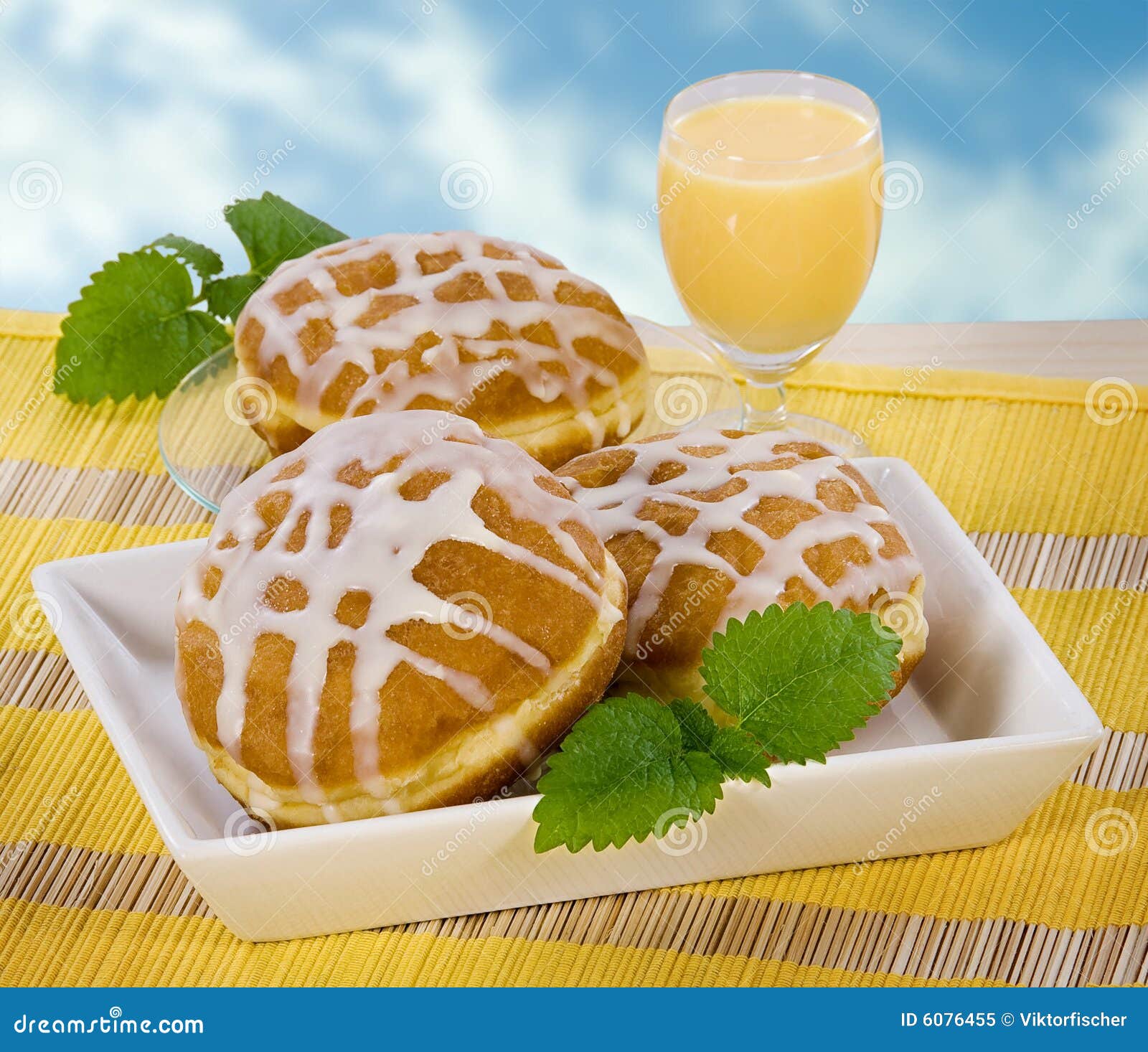 Liqueur donuts stock image. Image of alcoholic, fatty - 6076455