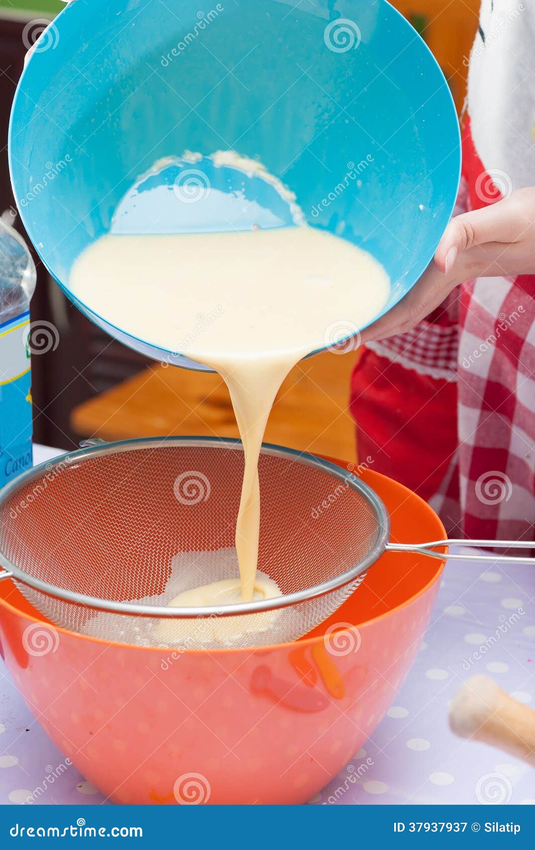 Liquid bakery poweder stock image. Image of bowl, cooking - 37937937
